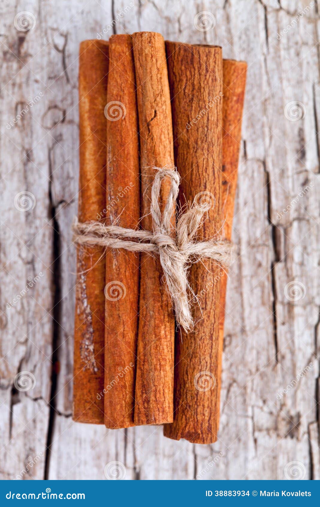 Stack of cinnamon sticks stock photo. Image of macro - 38883934