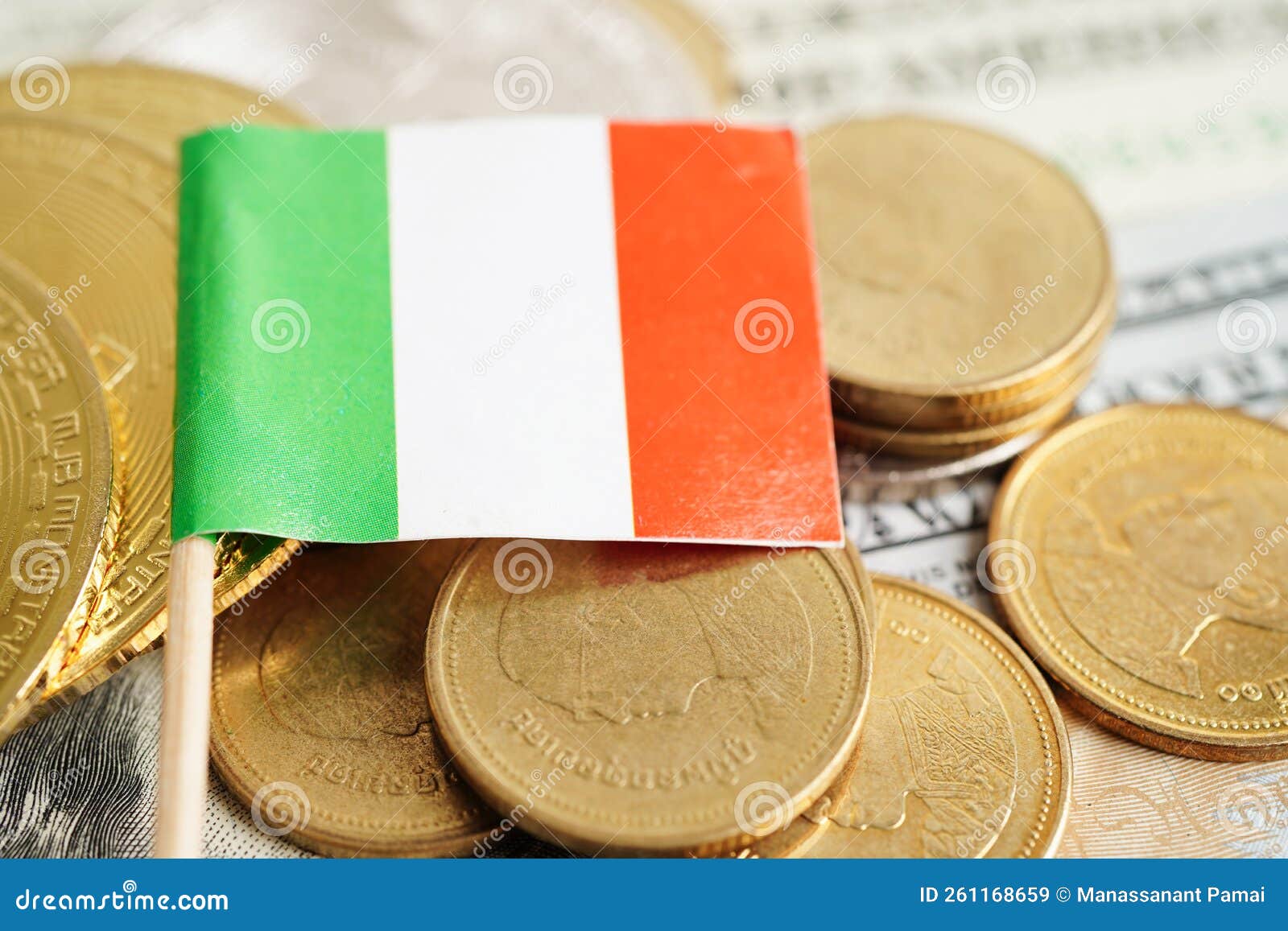 Stack of Coins Money with Italy Flag, Finance Banking Concept Stock ...