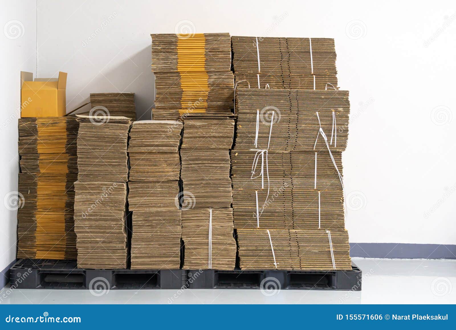Stack of Flat Pack Cardboard Boxes for Product Packaging Stock Photo ...