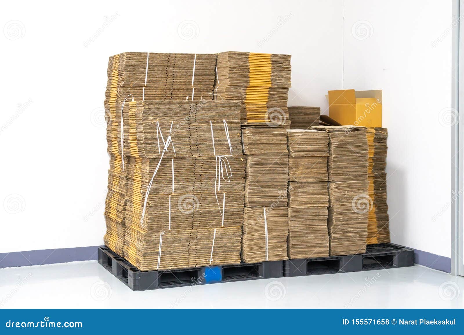 Stack of Flat Pack Cardboard Boxes for Product Packaging Stock Photo ...