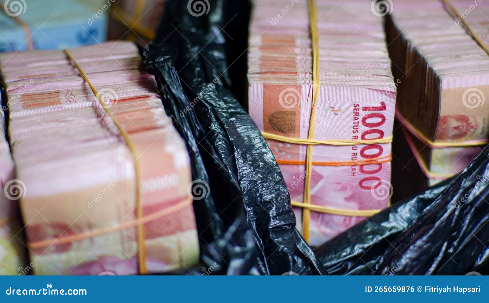 Rupiah paper stack stock photo. Image of hundreds, bill - 265659876