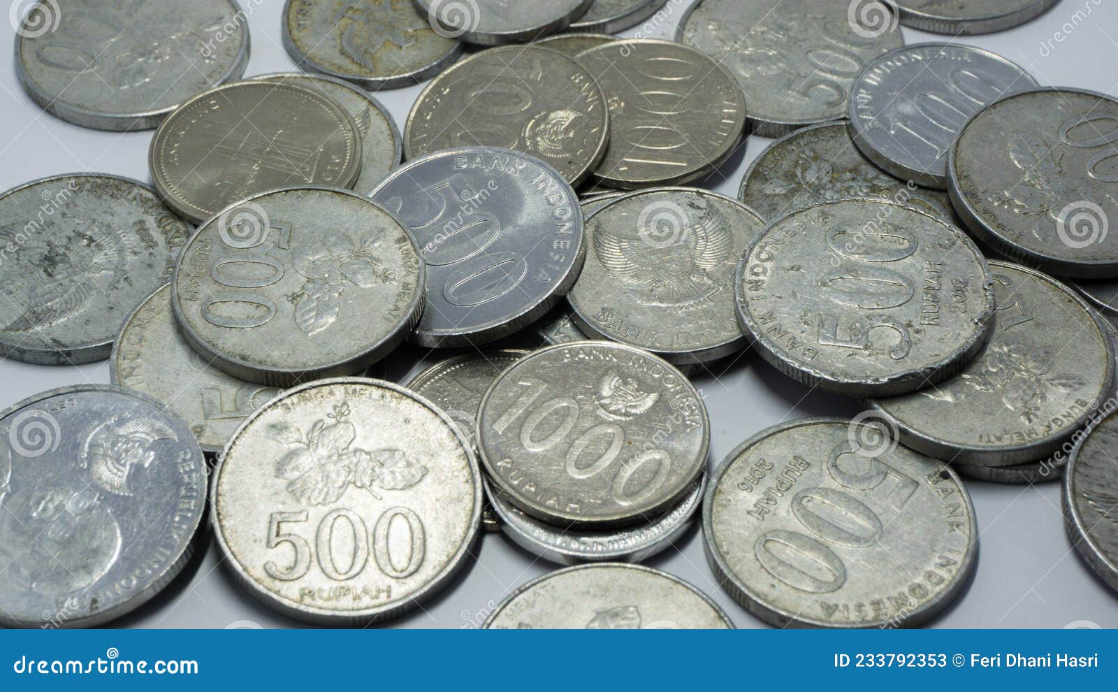 Stack of Indonesian Rupiah Coins. 500 Hundred Rupiah Coin of Indonesia ...