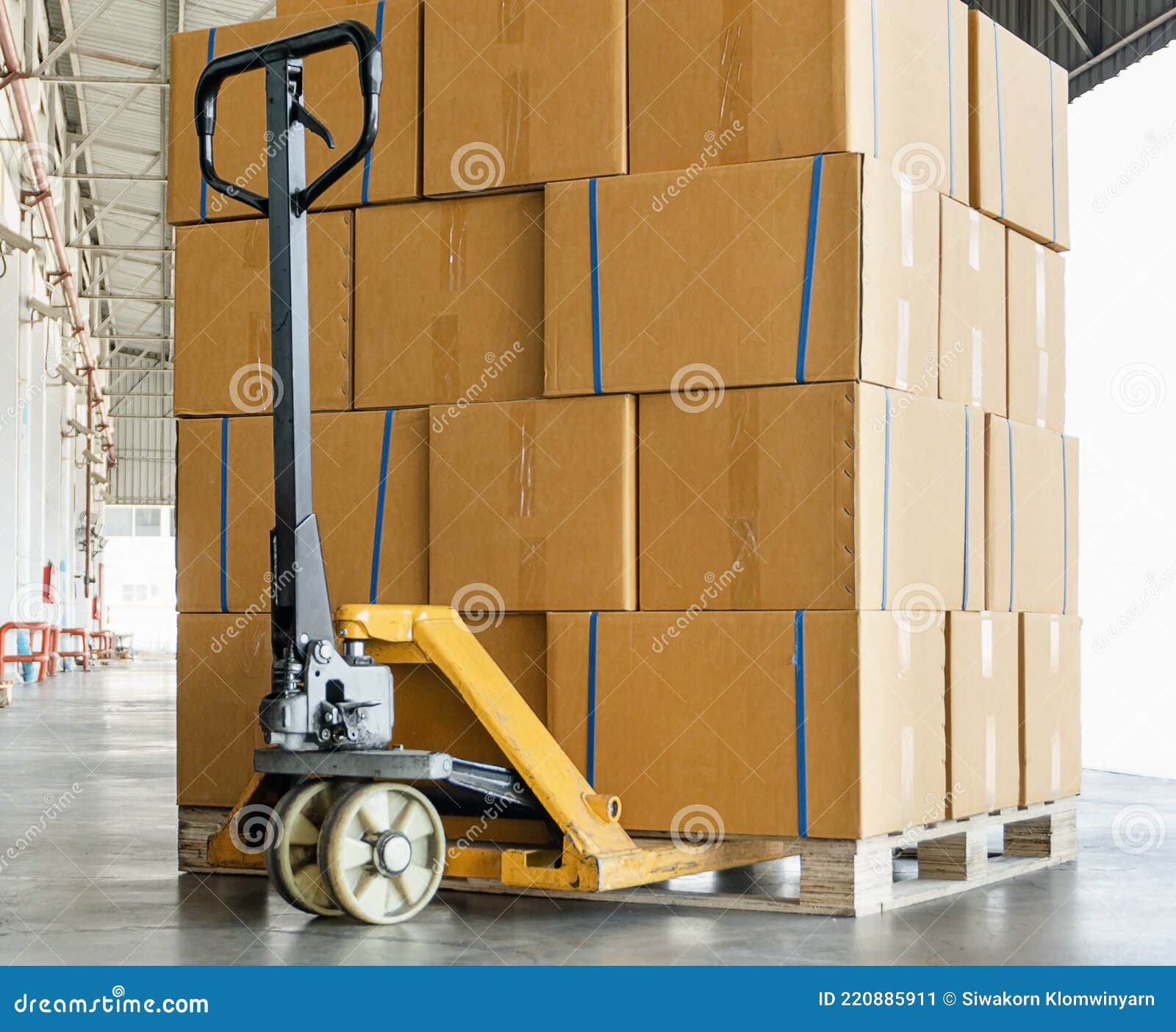 Stack Of Package Boxes On Wooden Pallet At Storage Warehouse. Carton ...