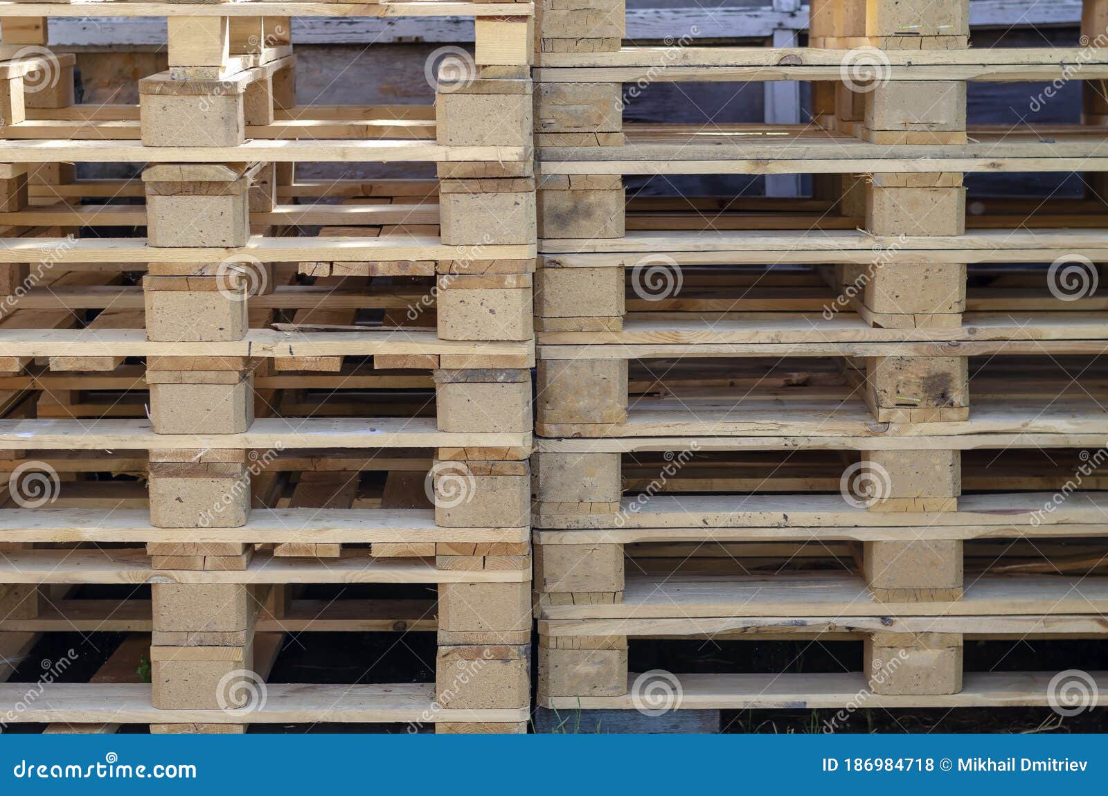 A Stack of Pallets for Easy Transportation and Protection of Various ...