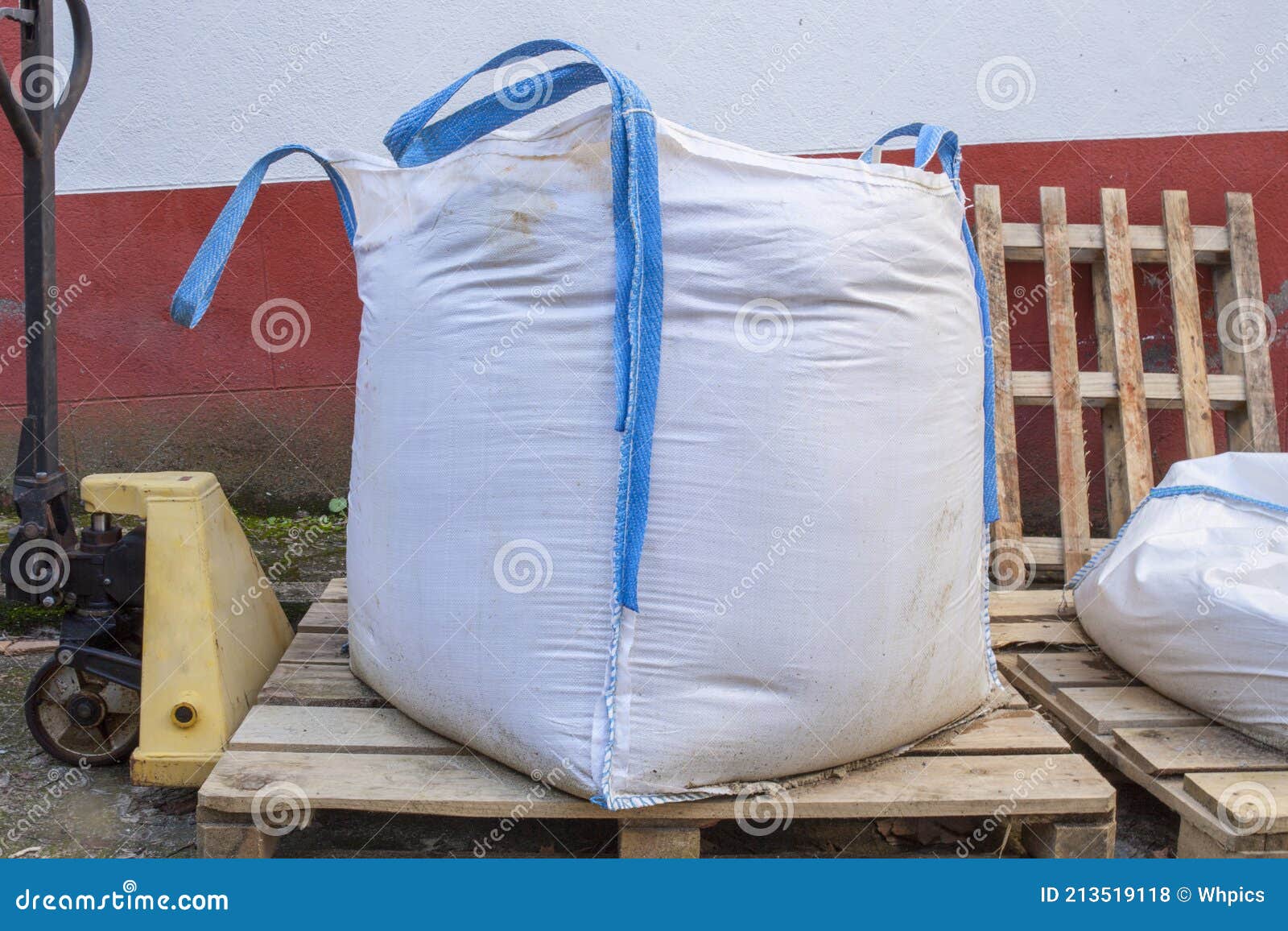 Stack of Raffia Large Sand Sack Over Hand Pallet Jack Hydraulic Welding ...