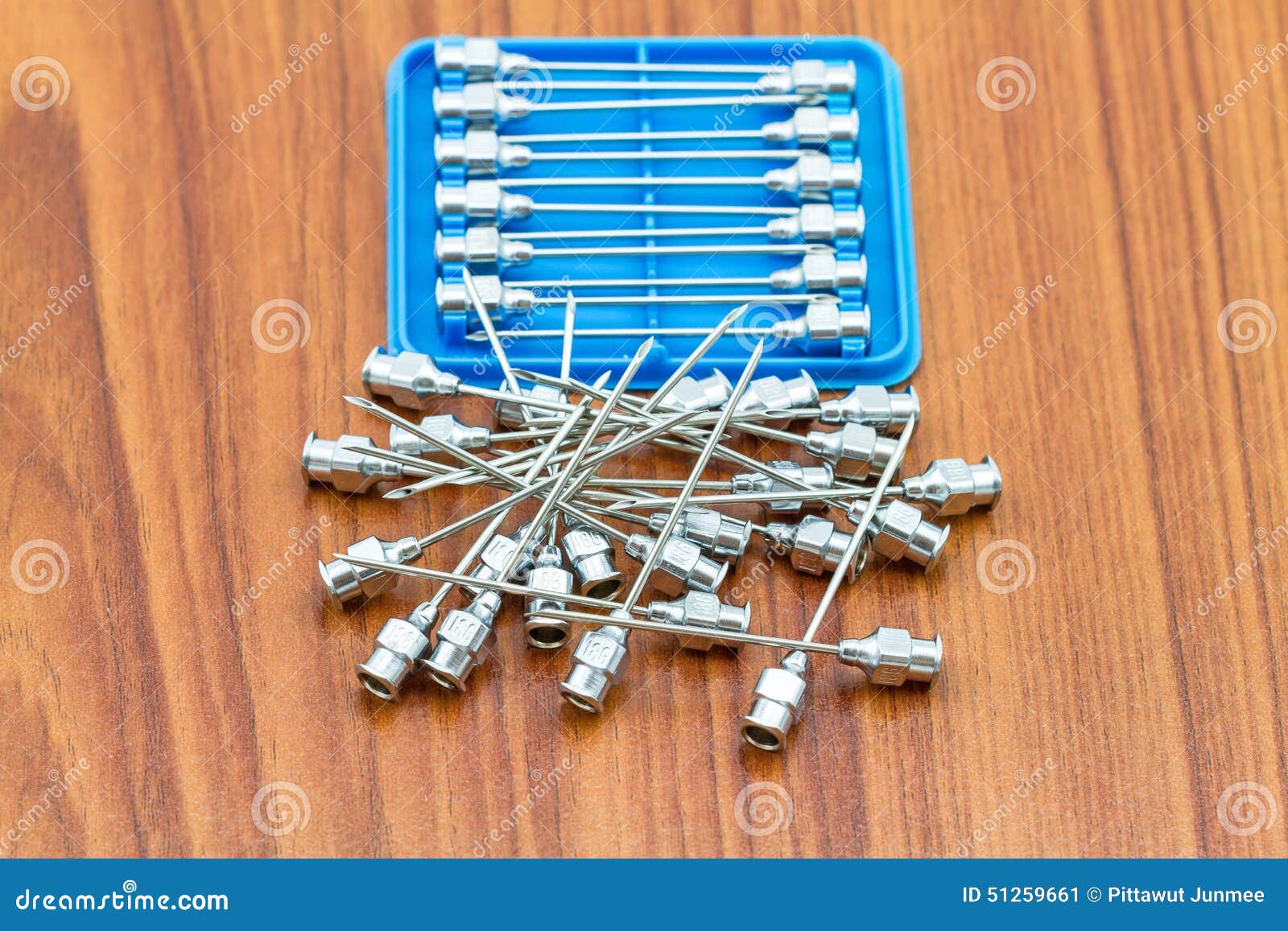 Stack Of Reuse Iron Needle No.18G For Drug Needle And Glass Syringe In ...