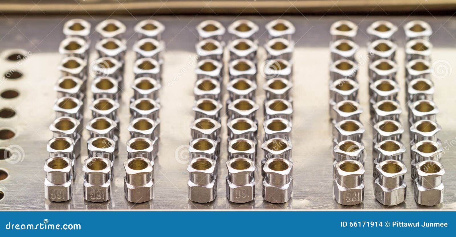 Stack Of Reuse Iron Needle No.18G For Drug Needle And Glass Syringe In ...