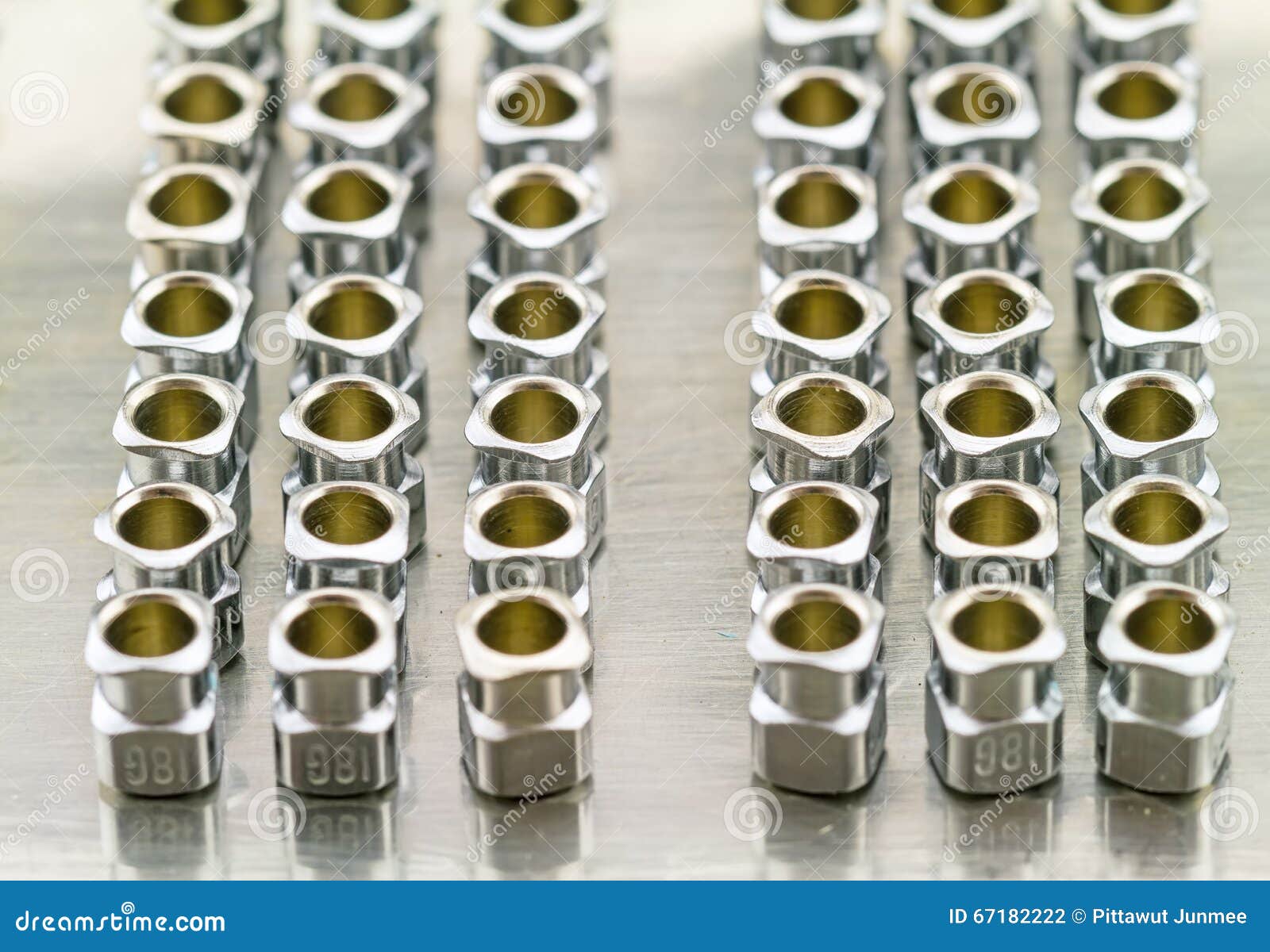 Stack Of Reuse Iron Needle No.18G For Drug Needle And Glass Syringe In ...