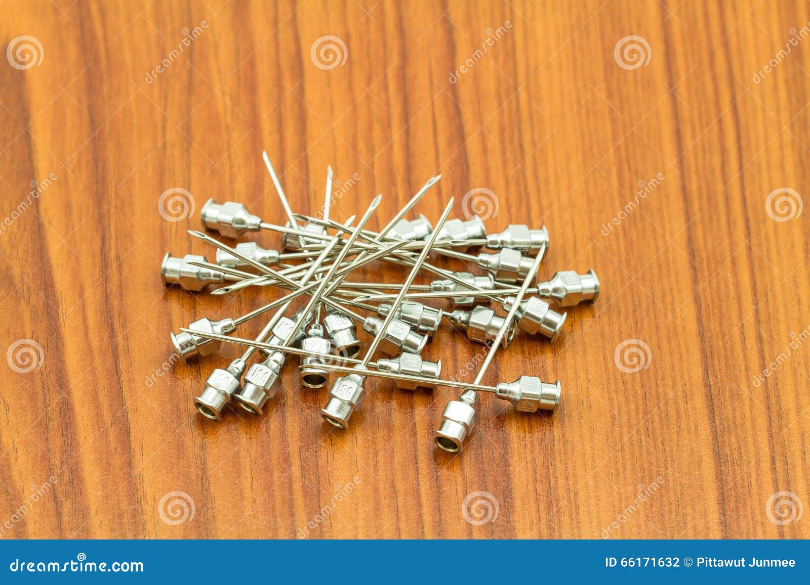 Stack Of Reuse Iron Needle No.18G For Drug Needle And Glass Syringe In ...