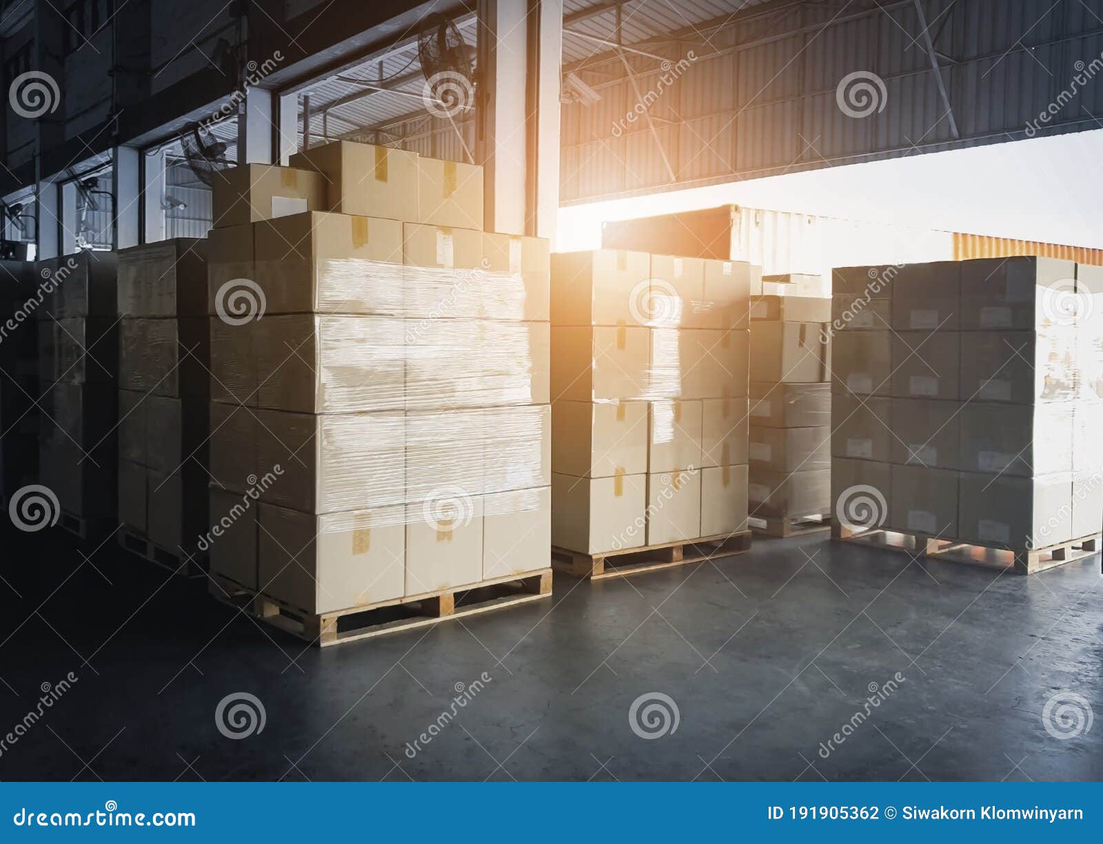 Stack of Shipment Boxes on Wooden Pallet. Cargo & Shipping Warehousing ...