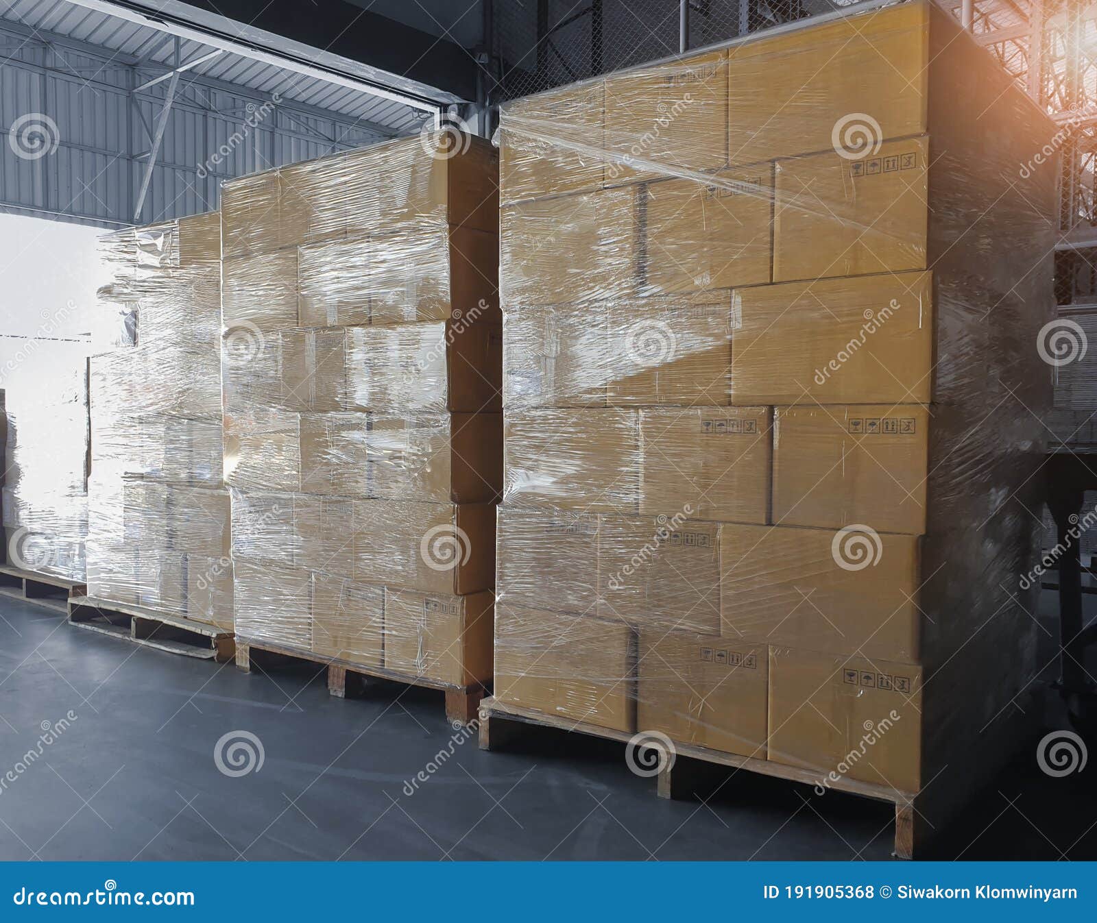 Stack of Shipment Boxes on Wooden Pallet. Cargo & Shipping Warehousing ...