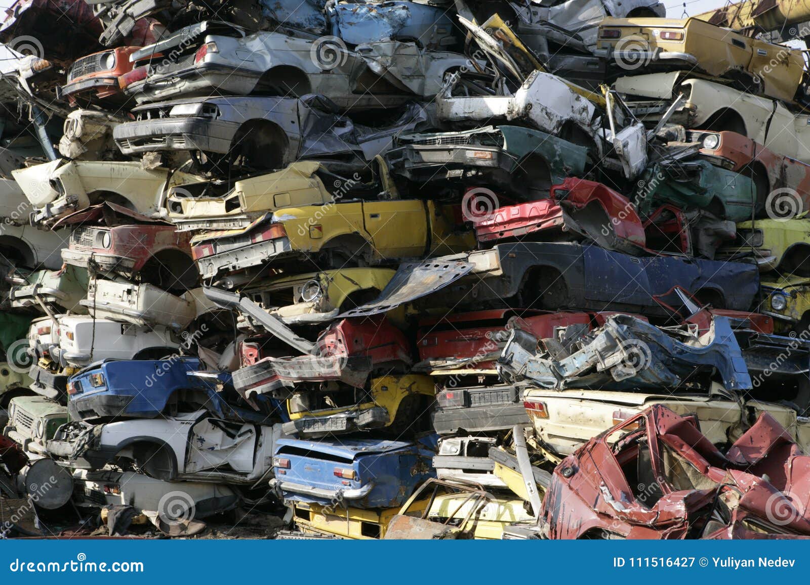 Cars for scrap editorial photography. Image of commodity - 111516427