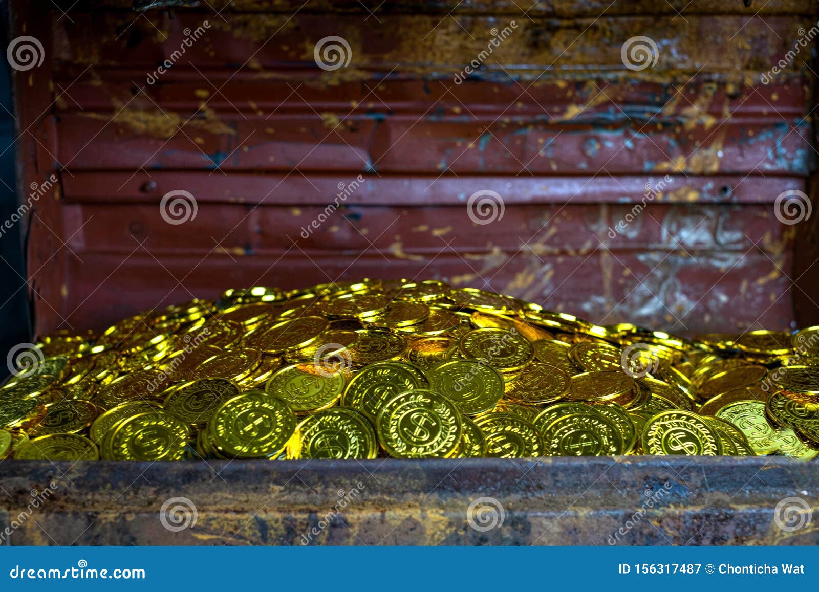 Stacking Gold Coin in Treasure Chest Stock Image - Image of ancient ...
