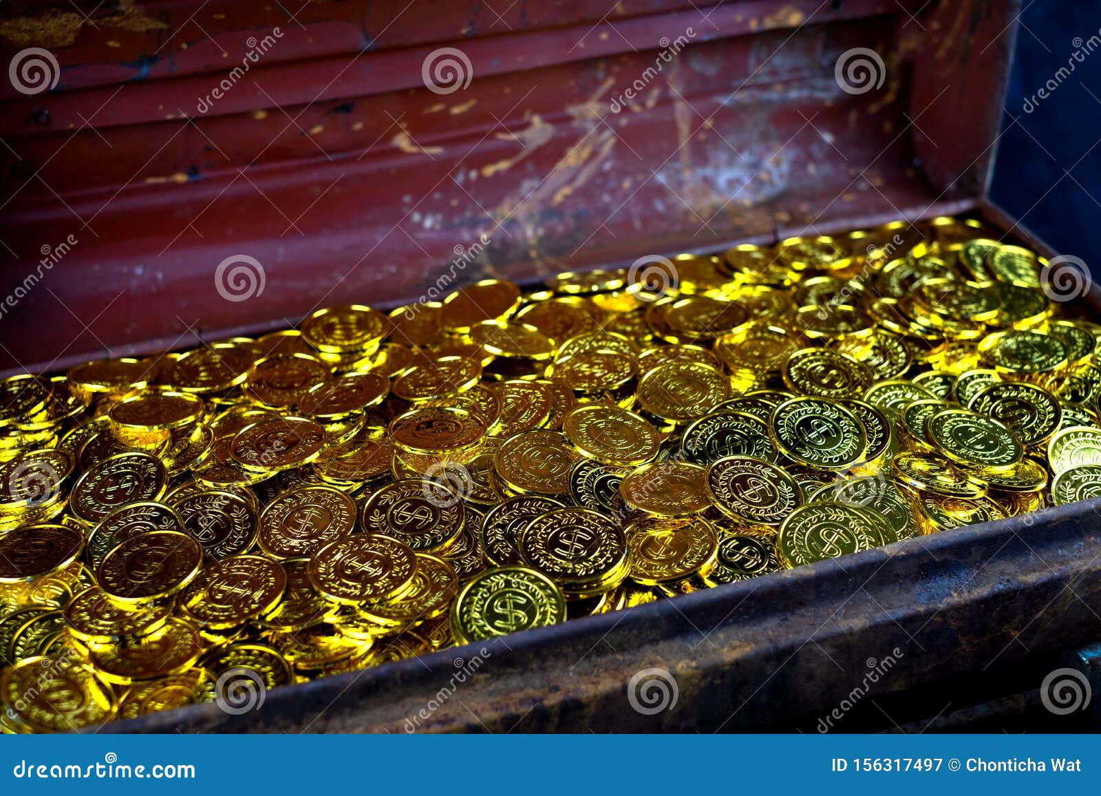Stacking Gold Coin in Treasure Chest Stock Image - Image of decoration ...