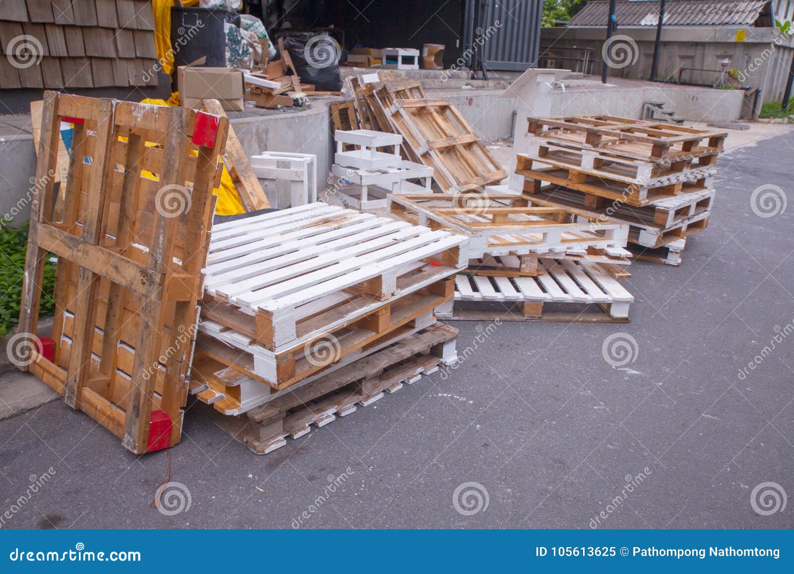 Stacks of old wood pallets stock image. Image of outside - 105613625