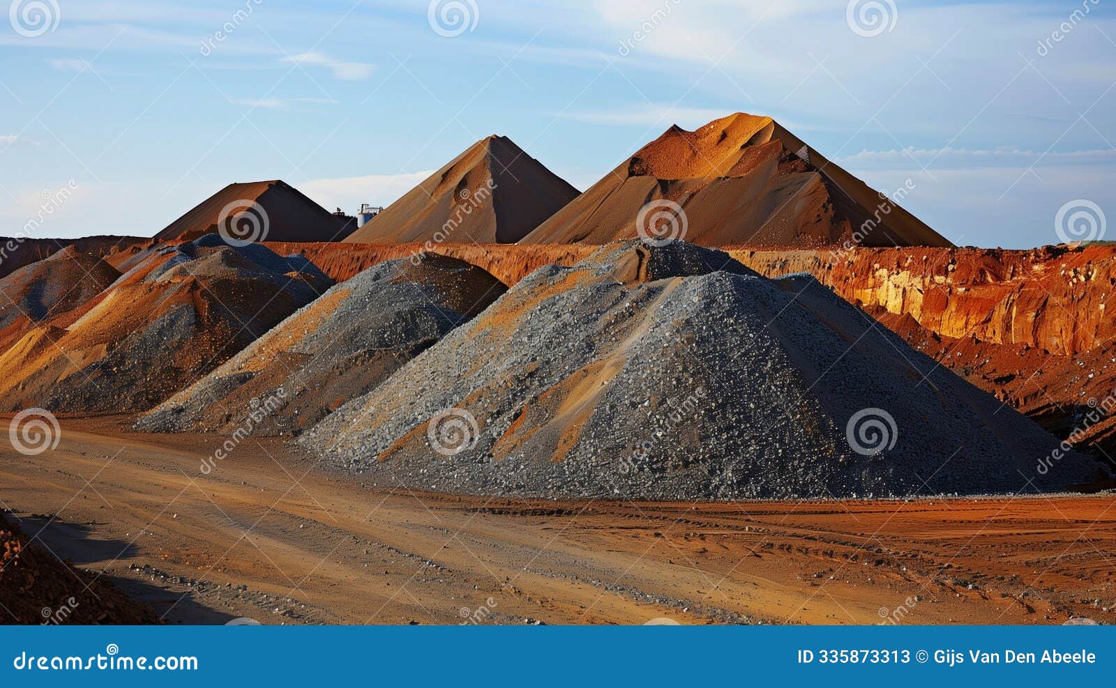 107 36. Bauxite - An Aluminum-rich Sedimentary Rock Used As Te Stock ...