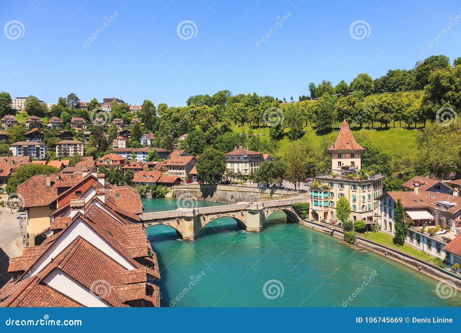 Stad Av Bern I Schweiz I Sommartid Redaktionell Fotografering för ...