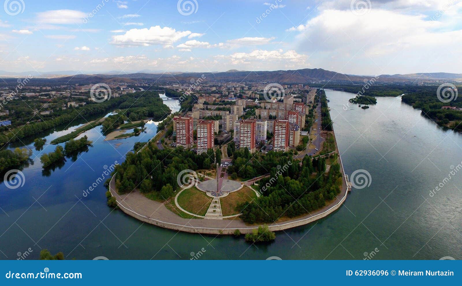Stad Ust-Kamenogorsk Op De Irtish-rivier Stock Foto - Image of ...