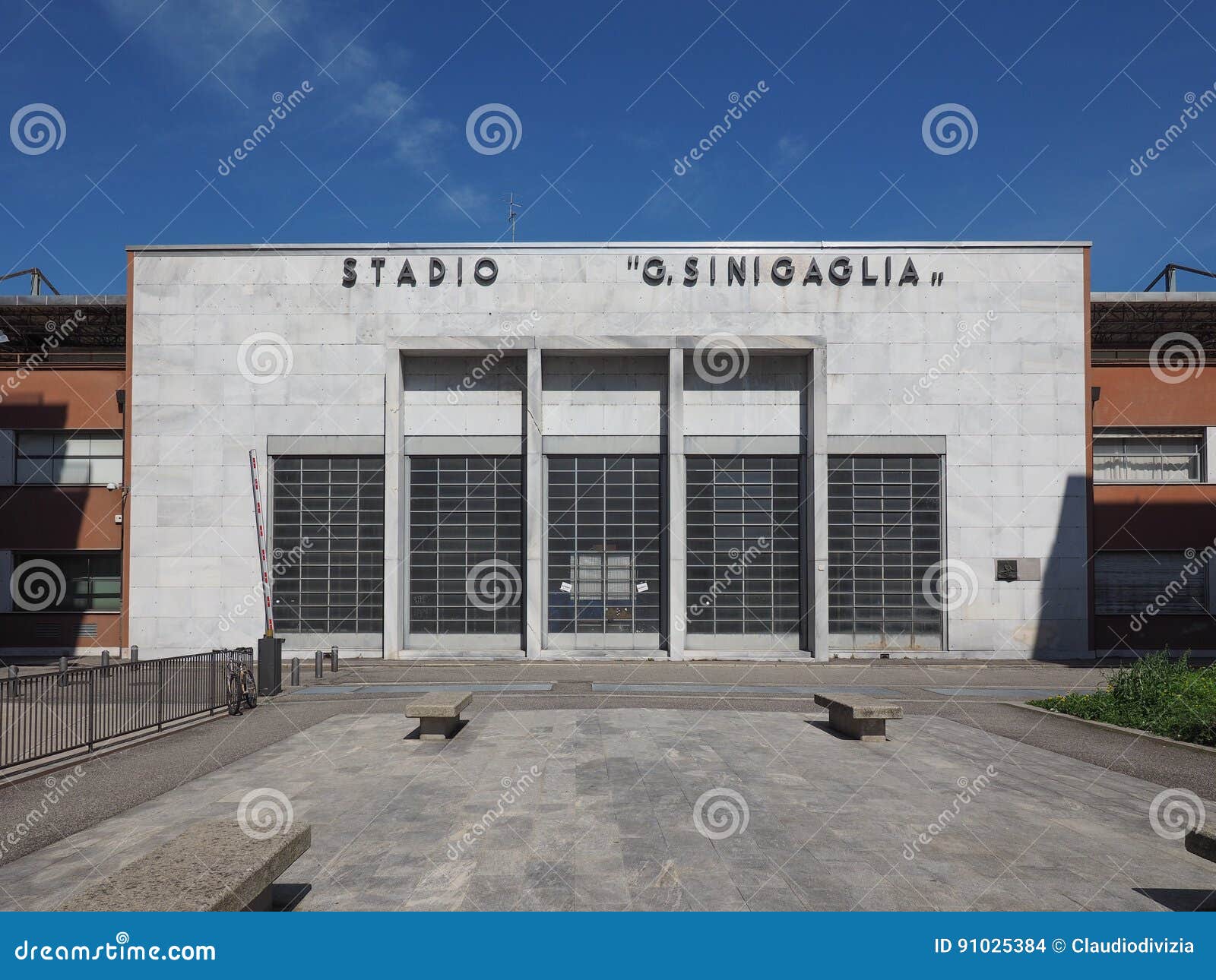 Stadion Stadio Sinigaglia in Como Redaktionelles Stockbild - Bild von ...