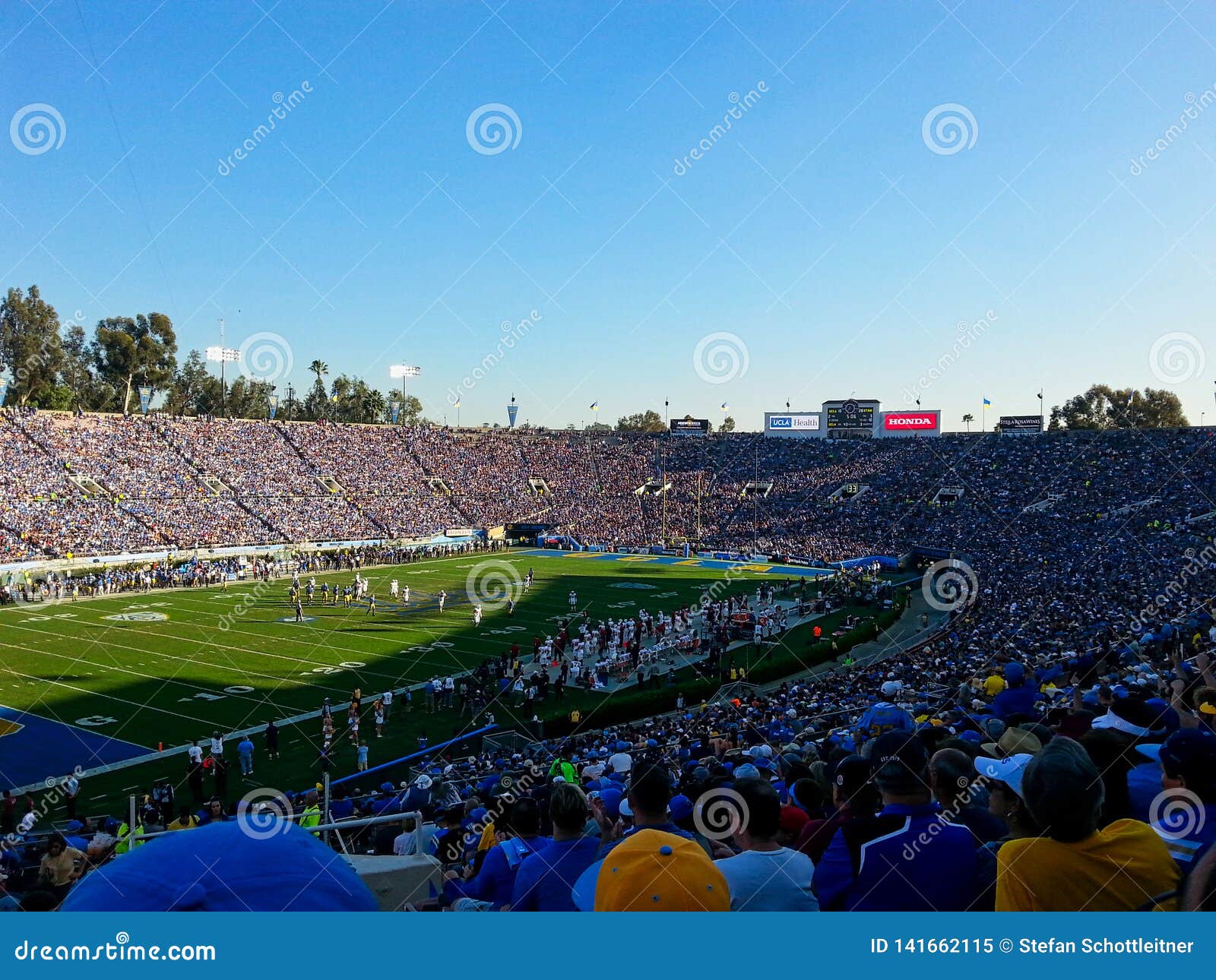 A stadium full of people editorial image. Image of event - 141662115
