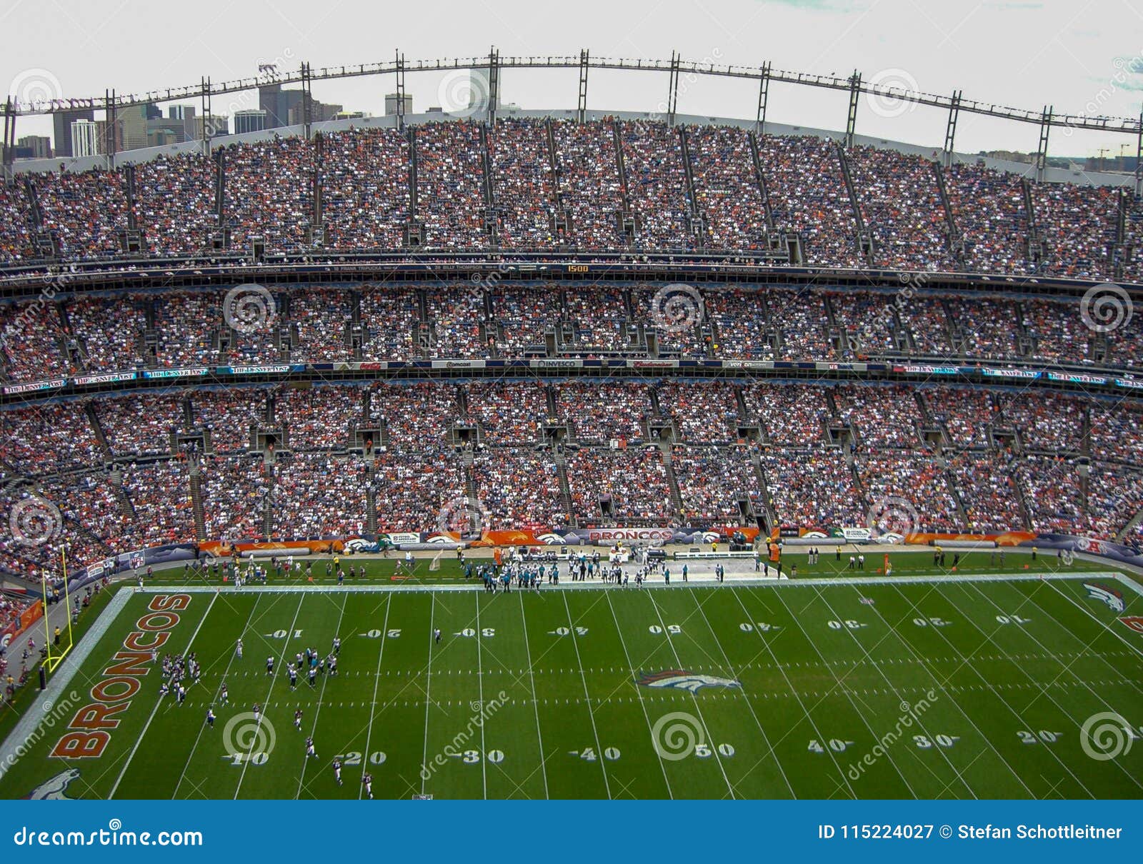 A Stadium Full of People Outdoor Editorial Photography - Image of clab ...