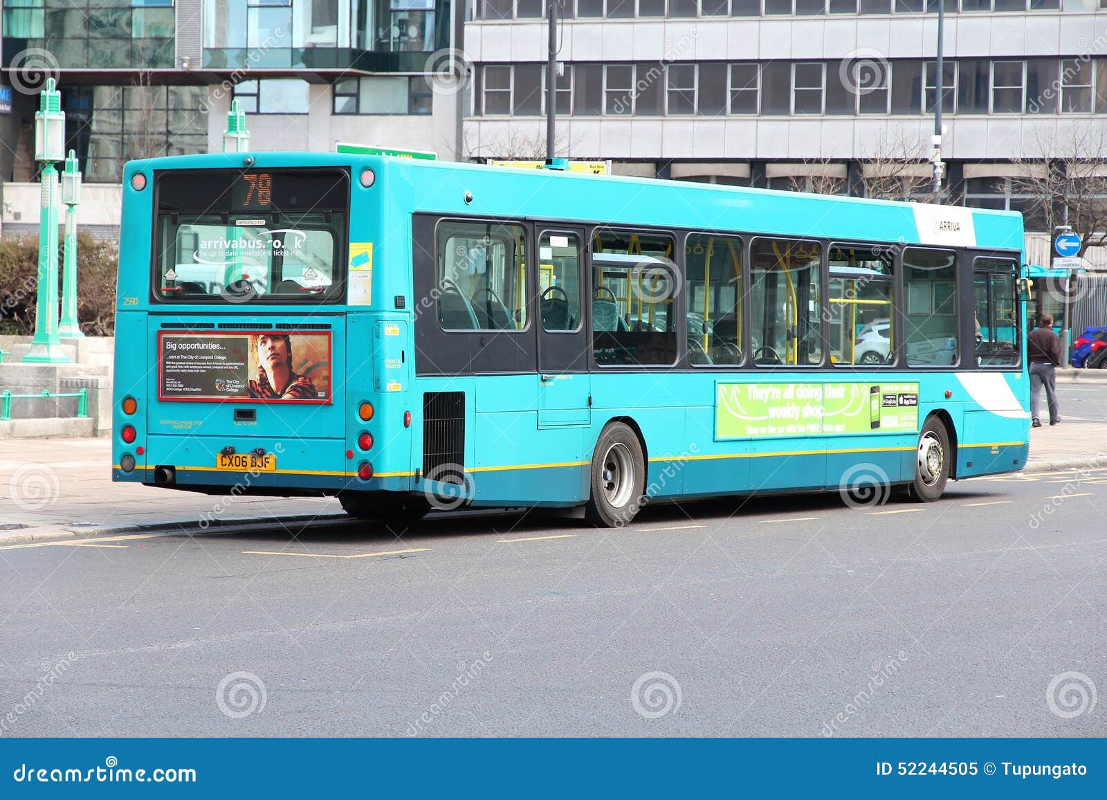 Stadsbus in het UK redactionele afbeelding. Image of engeland - 52244505