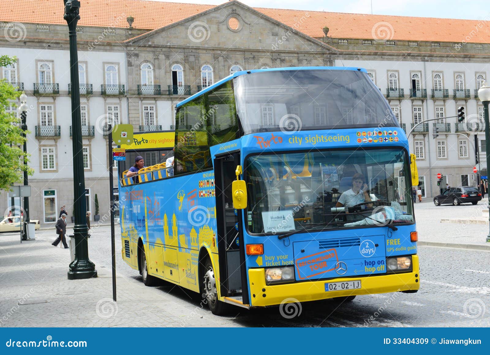 Stadssightbuss I Porto, Portugal Redaktionell Fotografering för ...