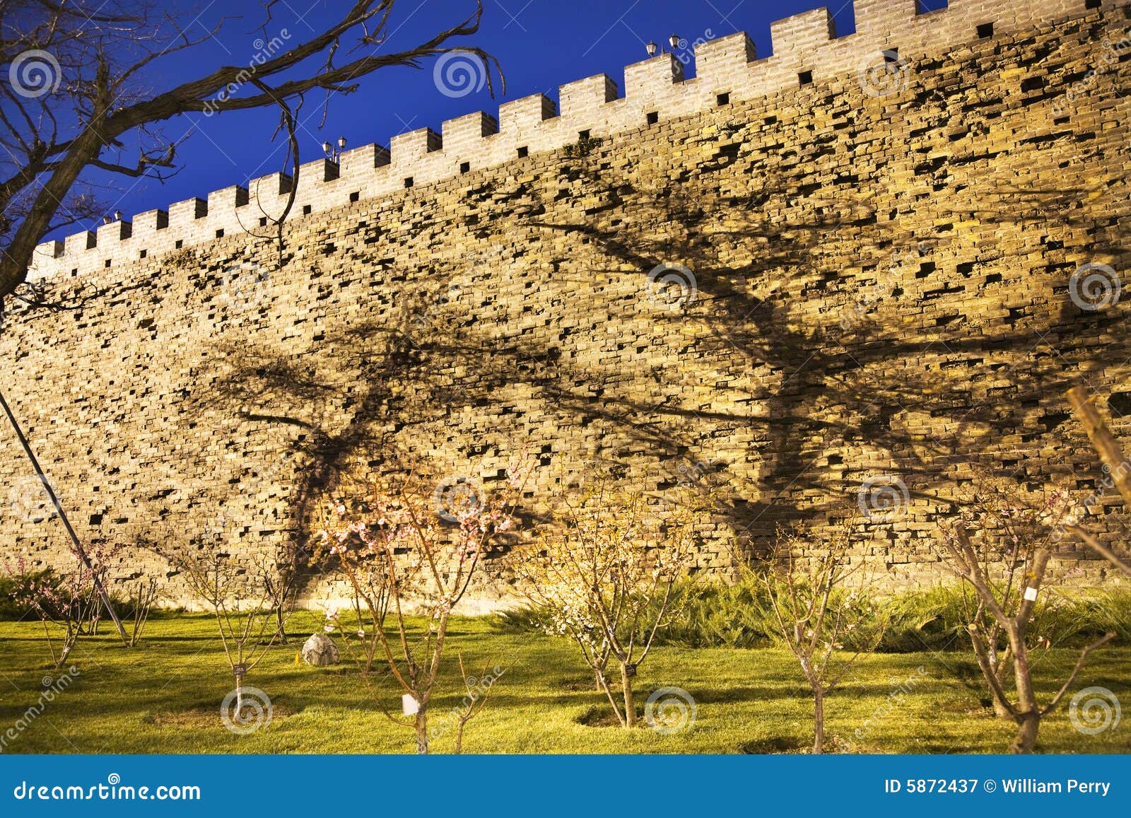 Stadt-Wand-Park Mit Schatten Peking China Stockbild - Bild von gebäude ...