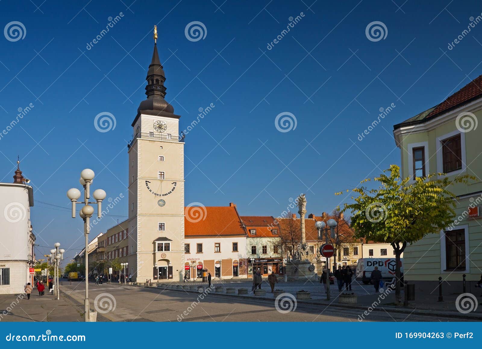 Stadtturm in Trnava redaktionelles stockfoto. Bild von zone - 169904263