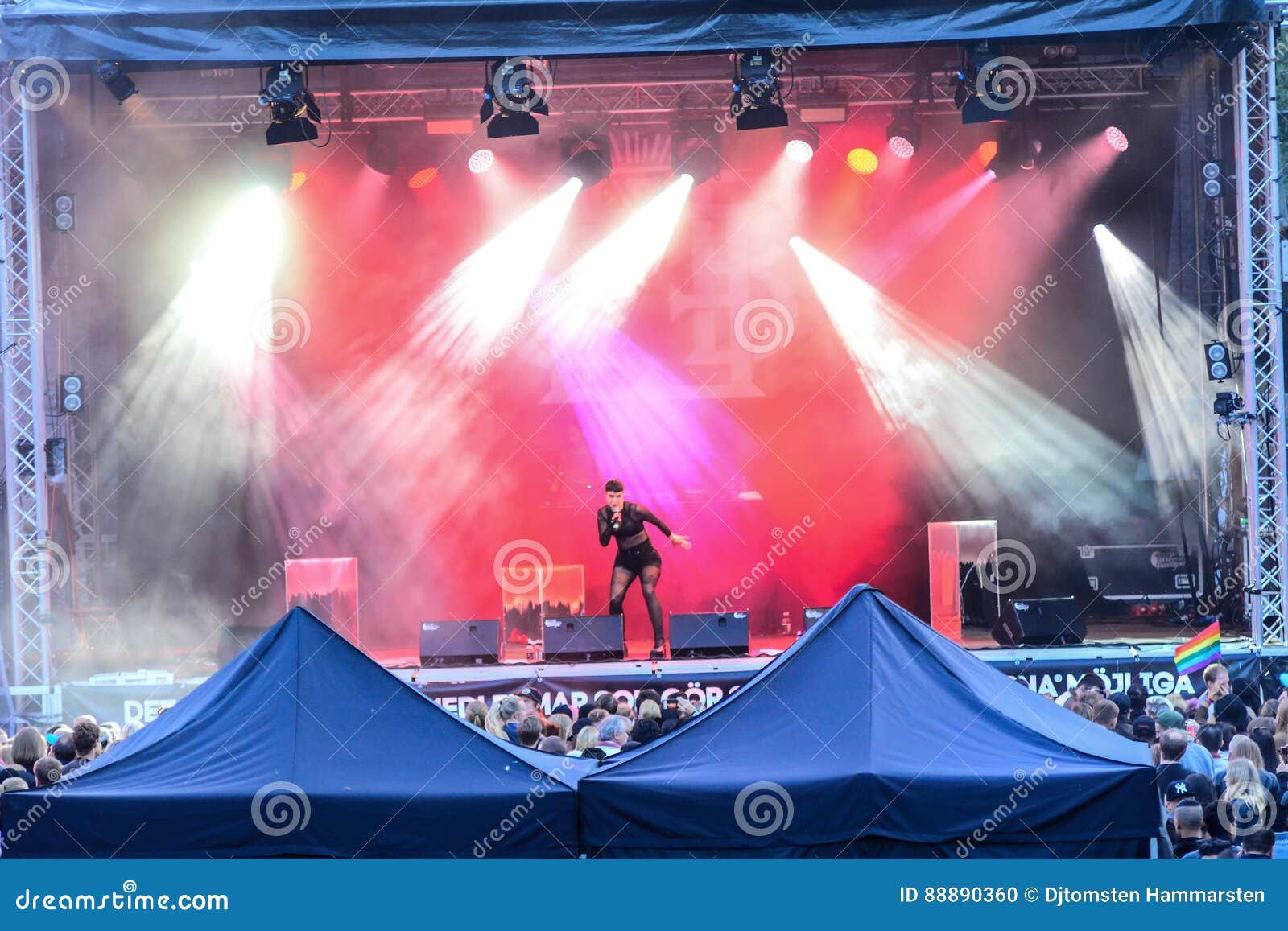 On stage editorial image. Image of entertainment, audience - 88890360