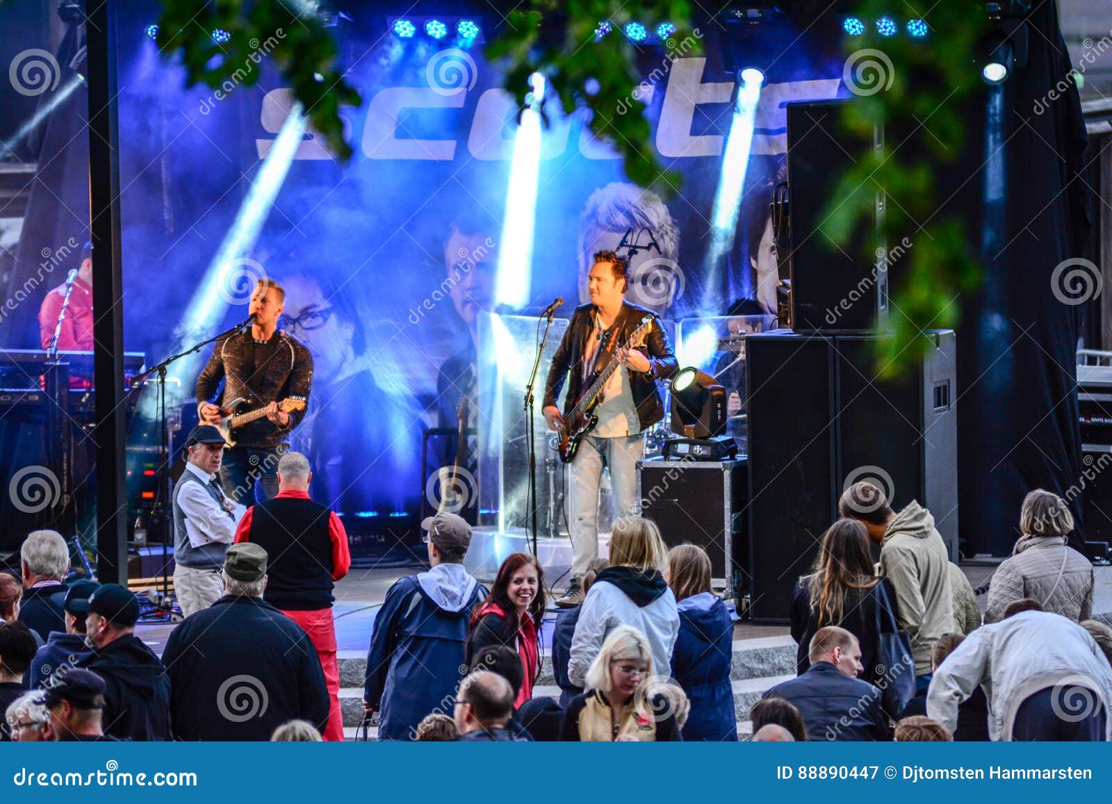 On stage editorial photography. Image of entertainment - 88890447