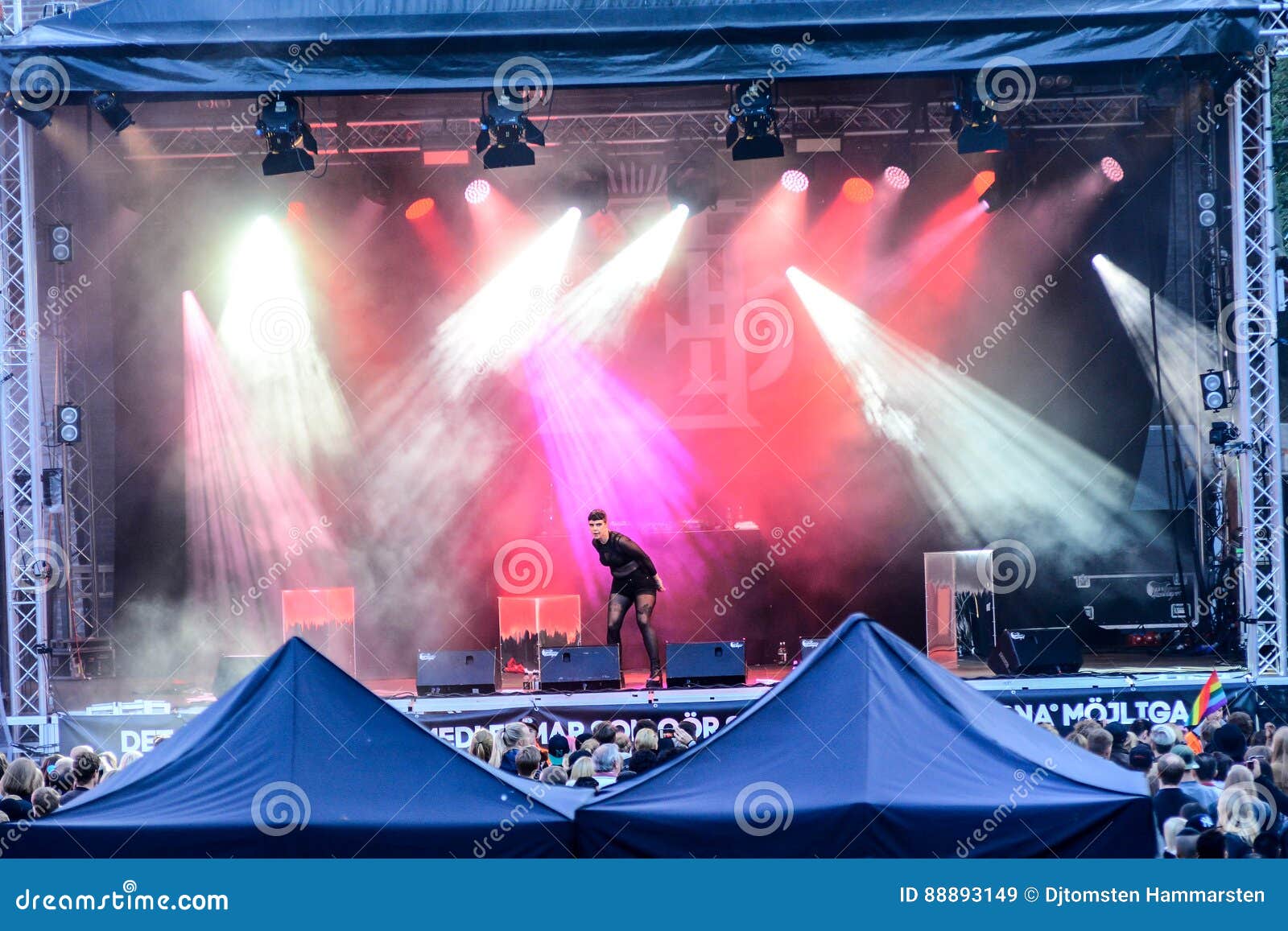On stage editorial stock image. Image of audience, discotheque - 88893149