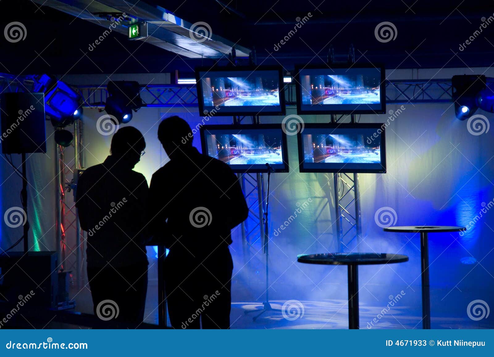 Stage set-up stock image. Image of speakers, strobe, technicians - 4671933