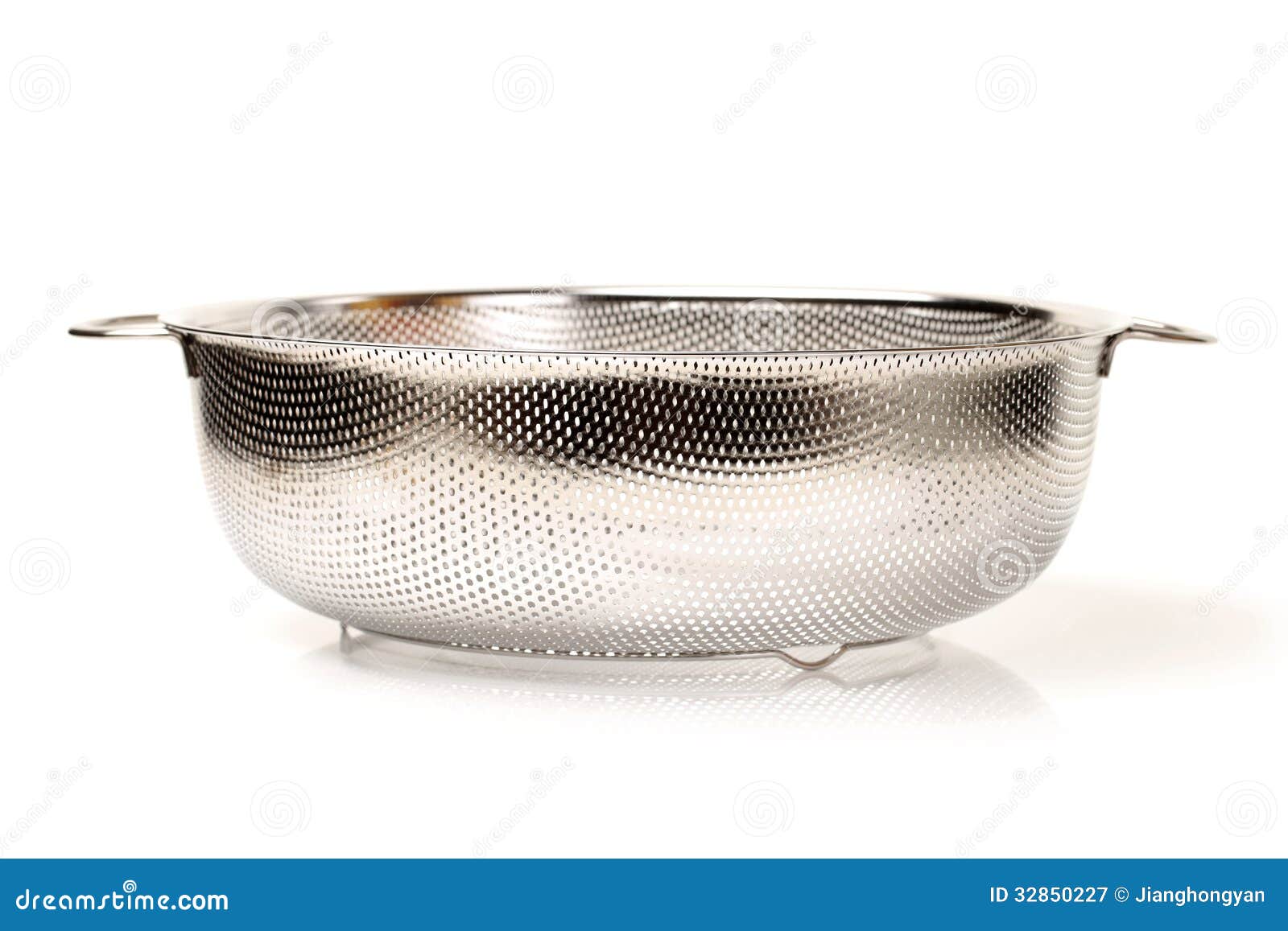 Stainless steel mesh basin stock image. Image of single - 32850227
