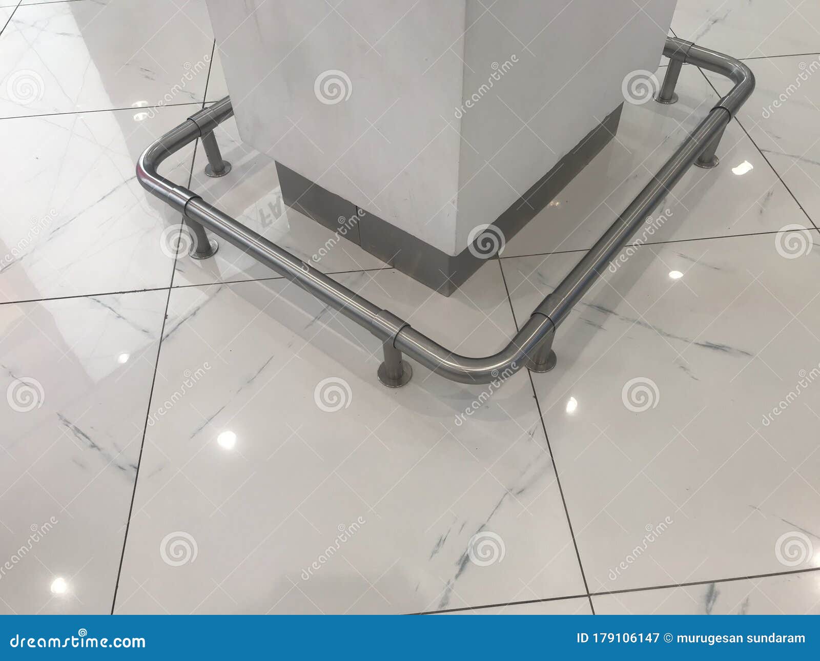 Stainless Steel Rectangular Column Guard Images Around the Painted ...