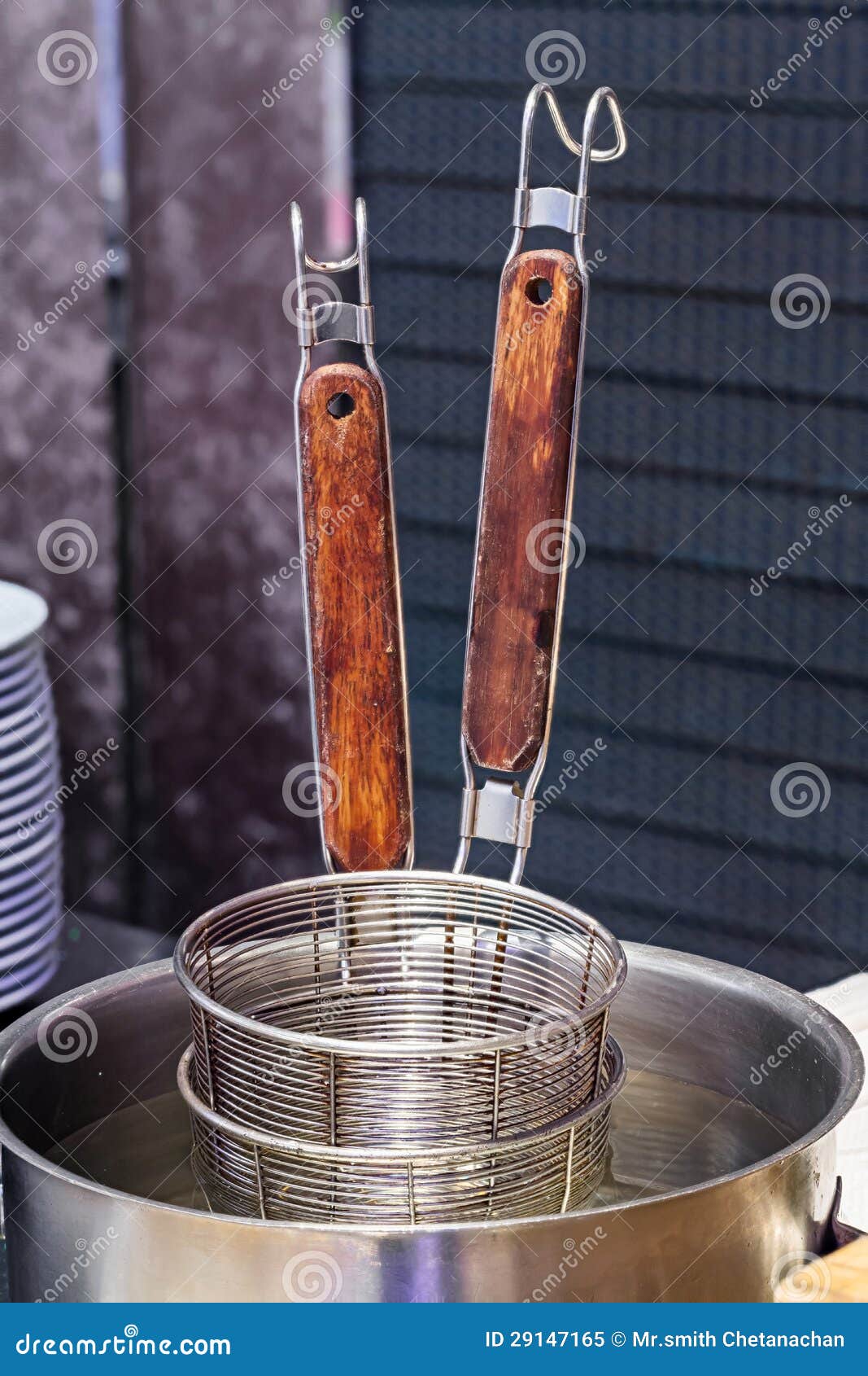 Stainless Steel Wire Mesh Noodle Strainer Stock Image - Image of edge ...