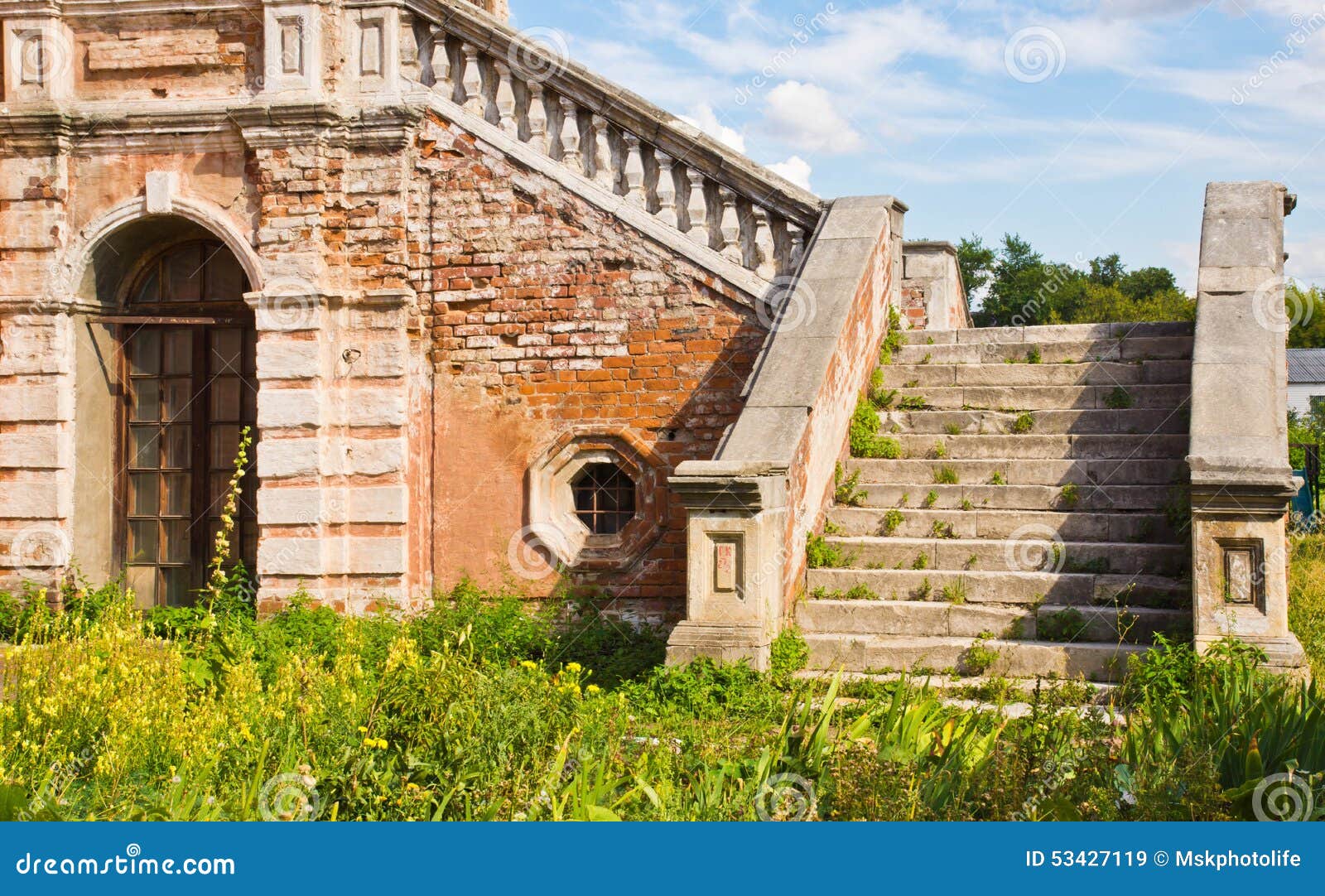 211 Old Brick Manor House Summer Day Photos - Free & Royalty-Free Stock ...