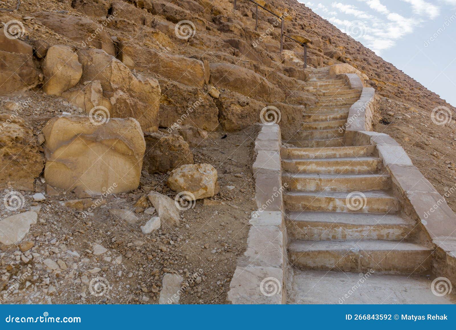 Stairs To the Red Pyramid in Dahshur, Egy Stock Photo - Image of dashur ...