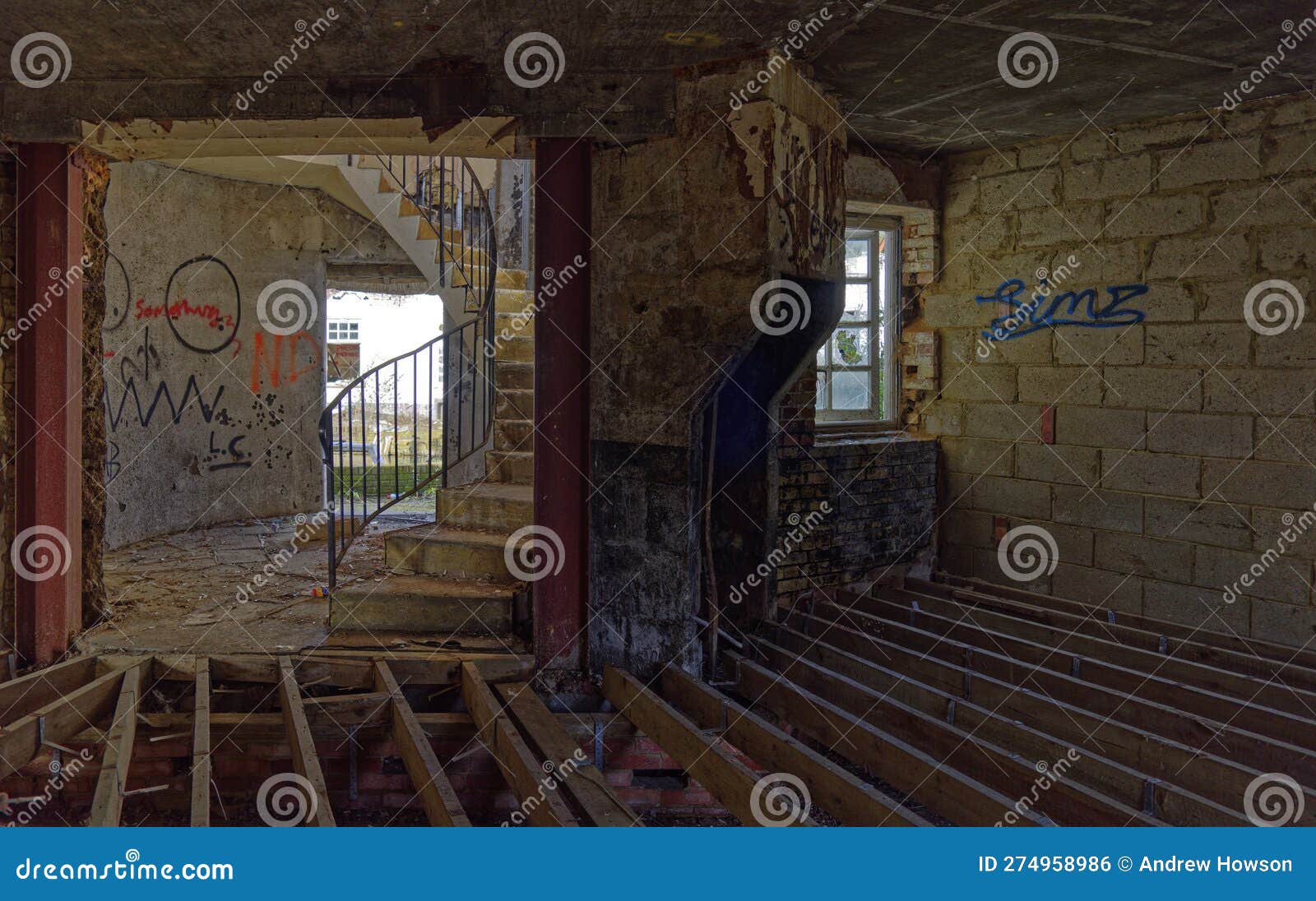 Vandalized house editorial photo. Image of building - 274958986