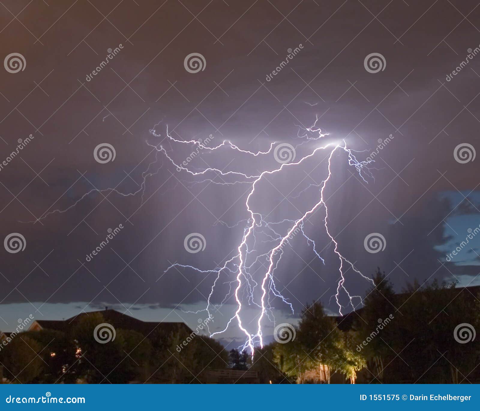 Staking 2 van de bliksem stock afbeelding. Image of bout - 1551575