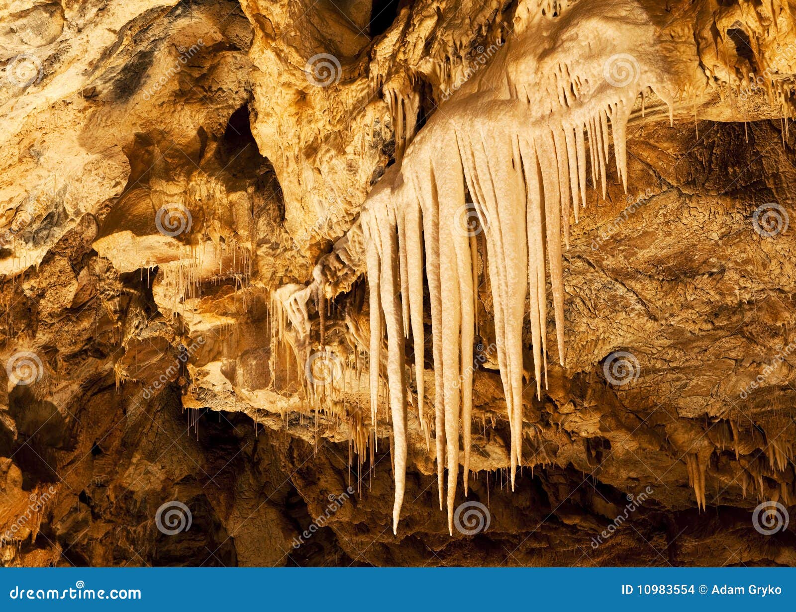 Stalactiet stock foto. Image of nave, sinaasappel, daling - 10983554