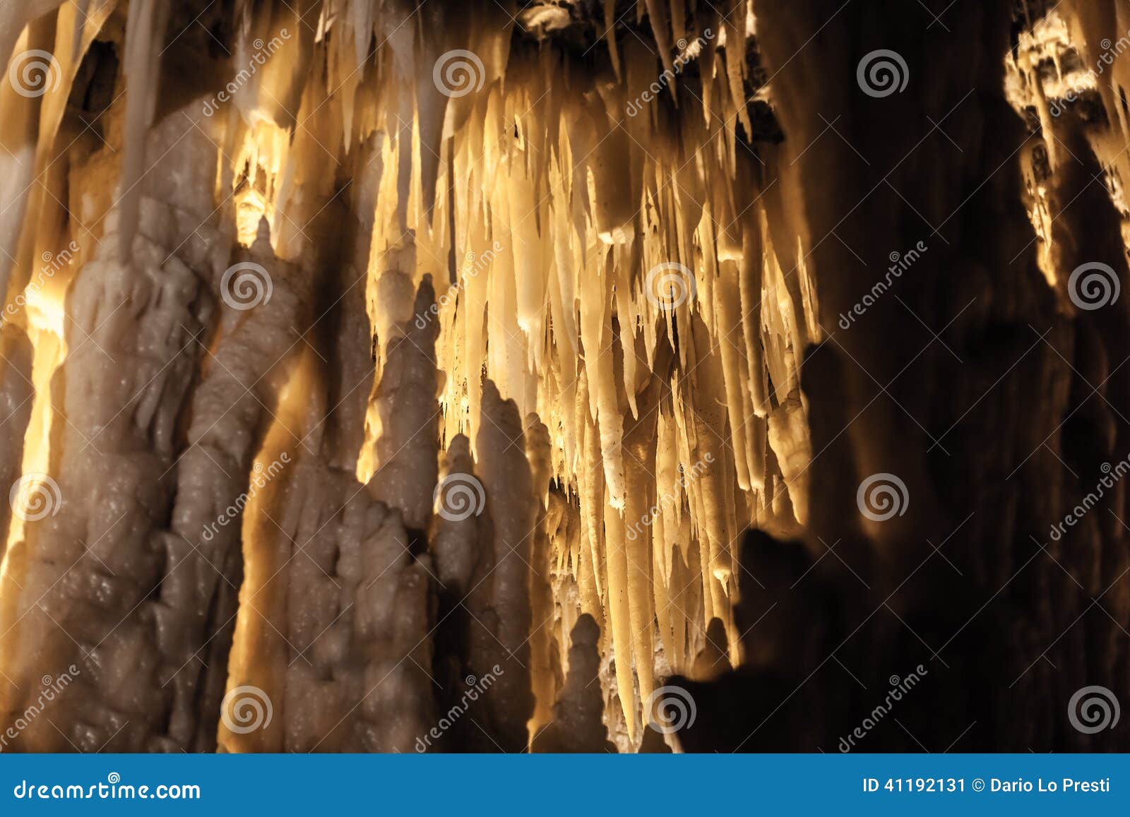 Stalactieten En Stalagmieten Stock Afbeelding - Image of geologie ...