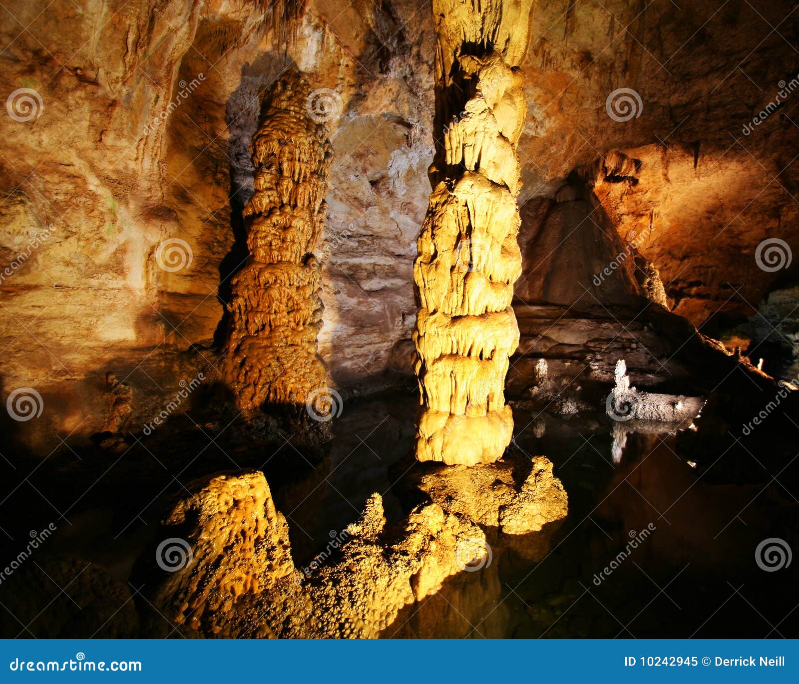 A Stalagmite and Column in Carlsbad Caverns Stock Image - Image of ...