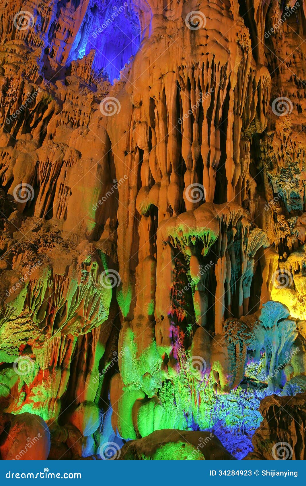 Stalattite immagine stock. Immagine di roccie, formazione - 34284923