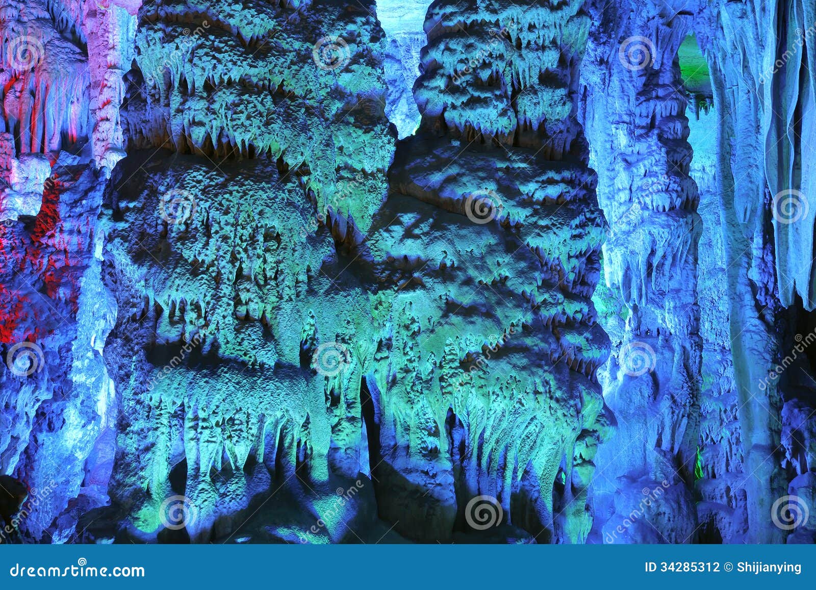 Stalattite fotografia stock. Immagine di roccie, acquoso - 34285312