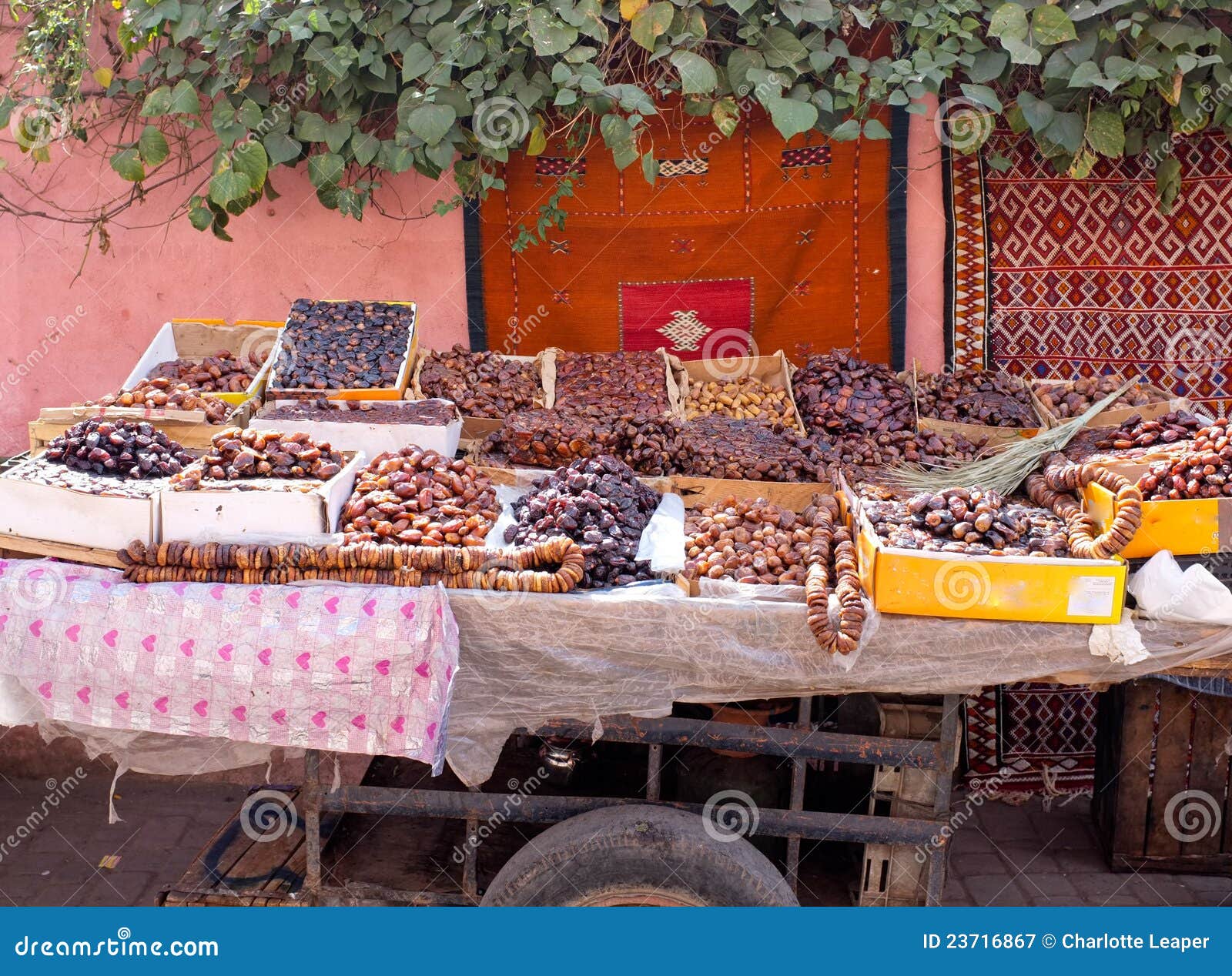 Stalle De Fruits Secs, Maroc Image stock - Image du figue, chariot ...