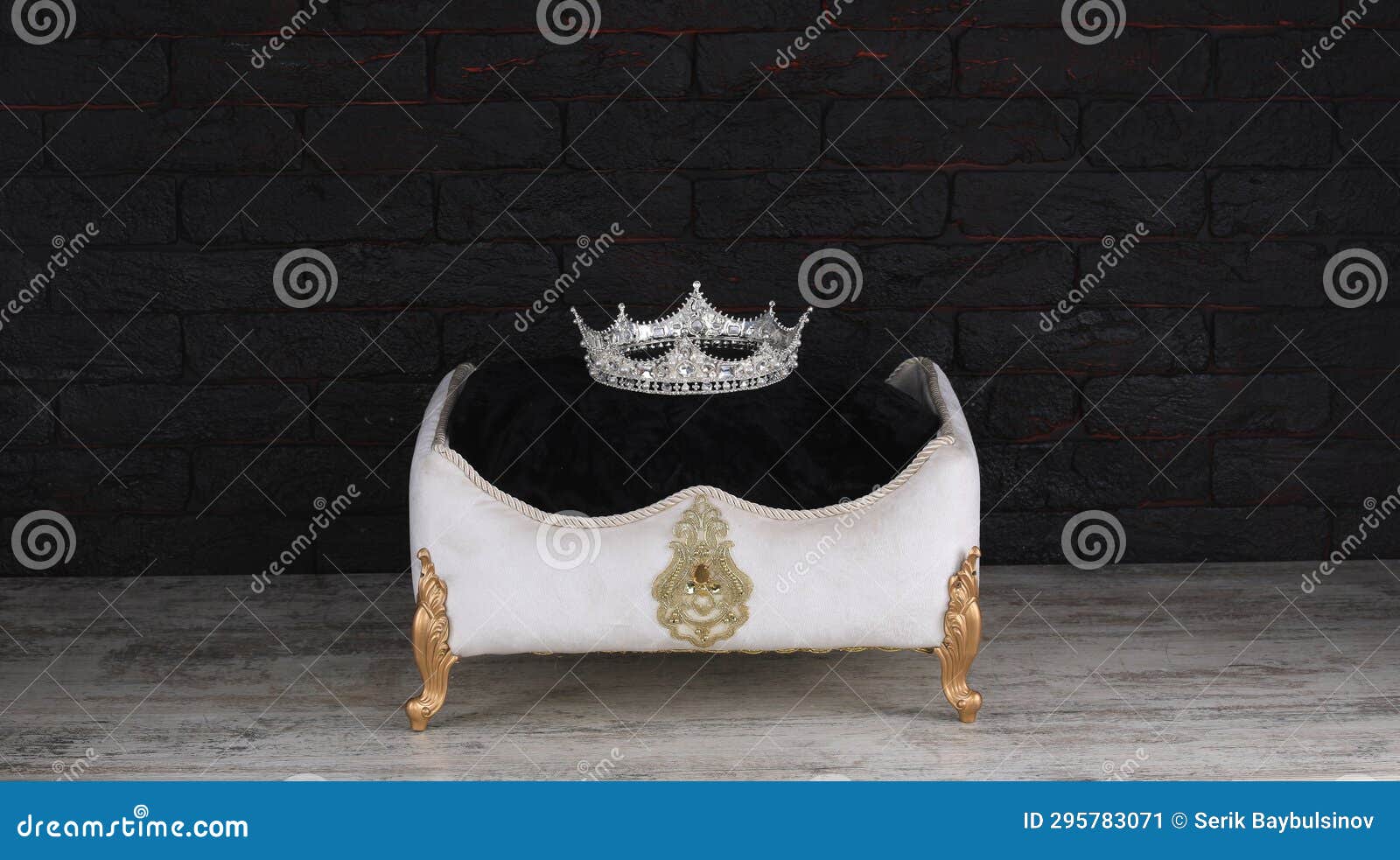 Stand with Cushion with Crown Stock Image - Image of cushion, design ...