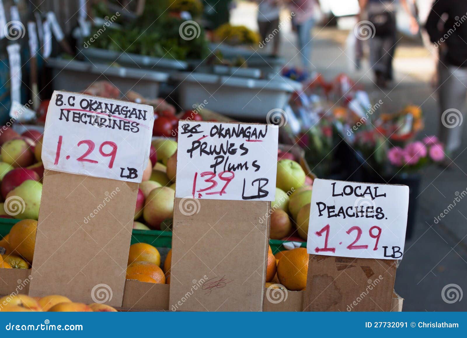 Stand De Fruit Avec Des Prix Image stock - Image du local, normal: 27732091