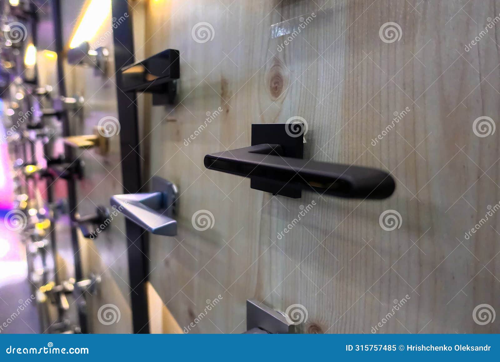 The Stand Presents Different Types of Door Handles for Entrance Doors ...