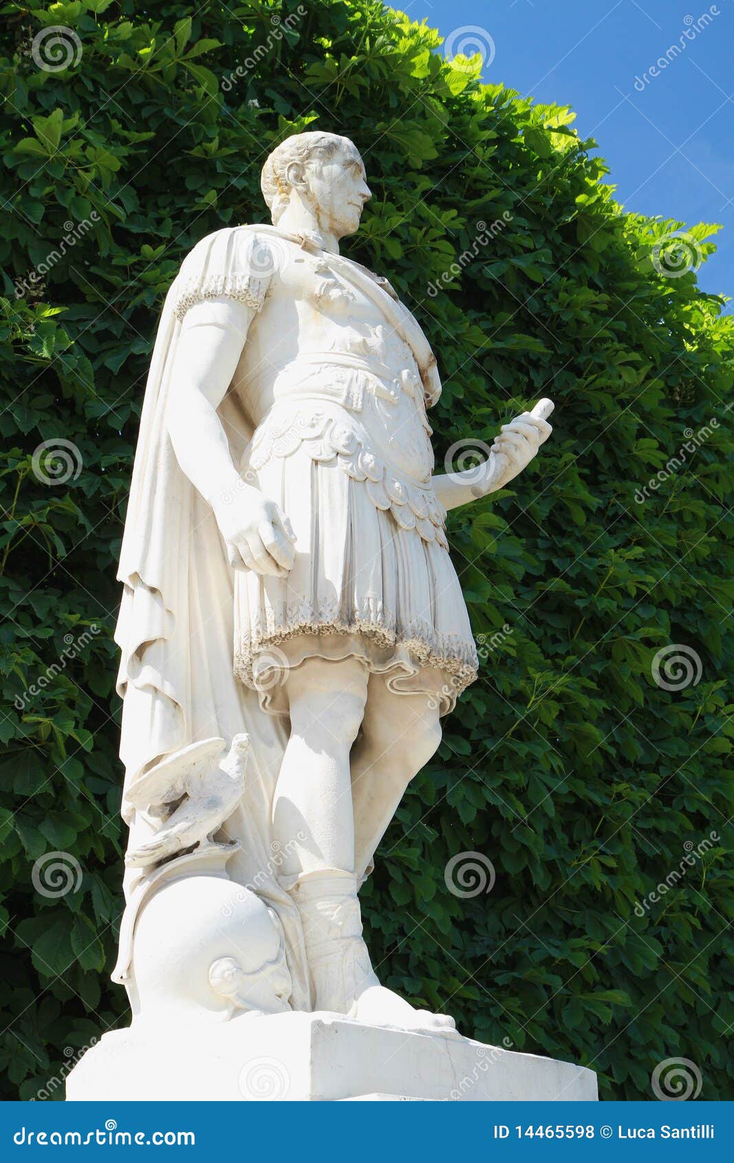 Standbeeld in De Tuin Van Versailles Stock Foto - Image of gesculpeerd ...